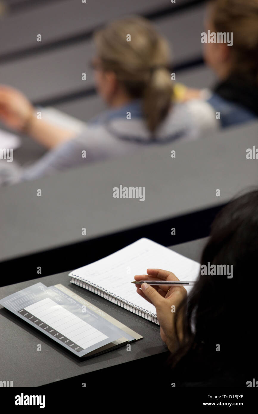 Lecture hall students hi-res stock photography and images - Alamy
