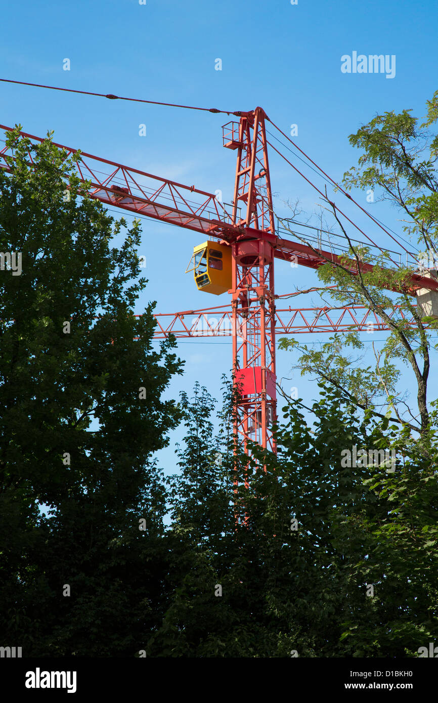 Red coloured crane hi-res stock photography and images - Alamy