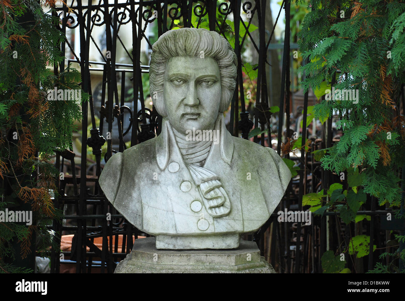 Statue of bust of man hi-res stock photography and images - Alamy