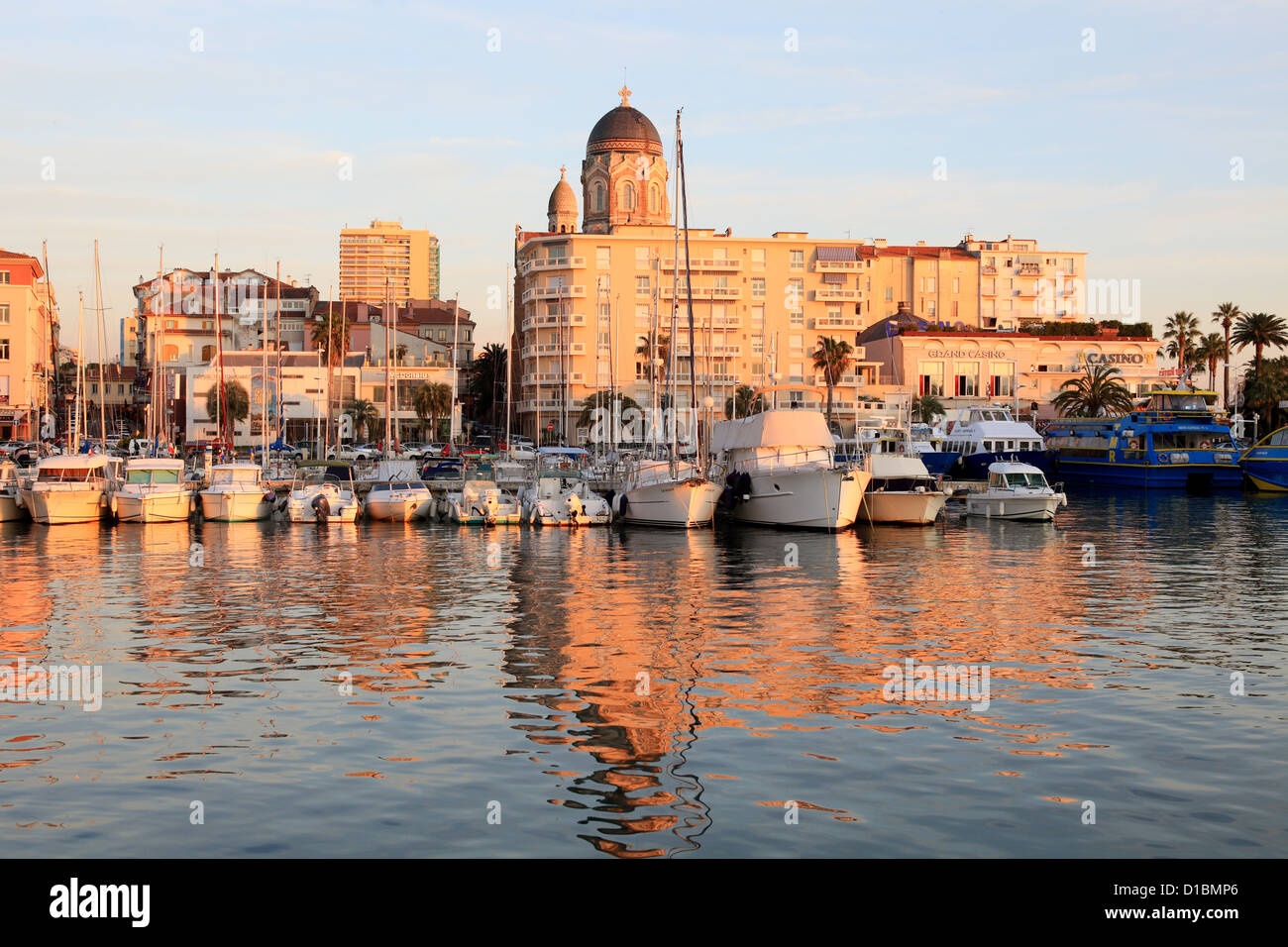 Saint raphael hi-res stock photography and images - Alamy