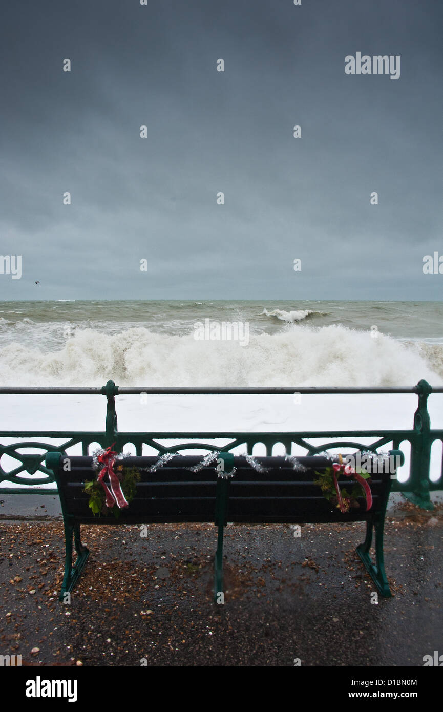 Forlorn bench hi-res stock photography and images - Alamy