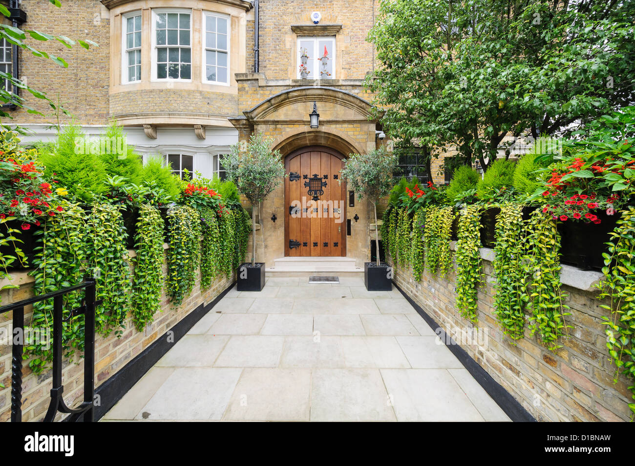 Rich london mansion entrance hi-res stock photography and images - Alamy