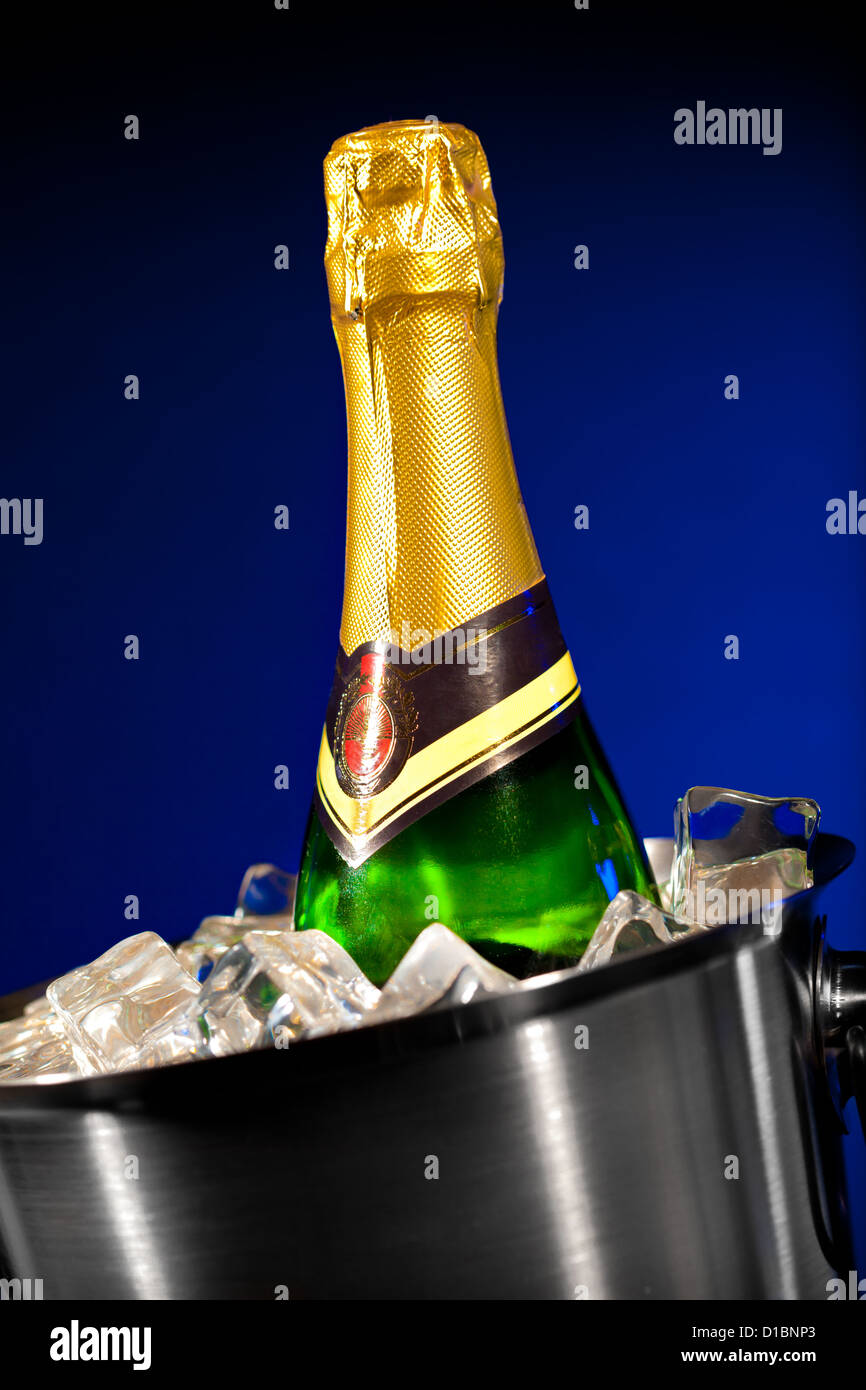 Bottle bucket hi-res stock photography and images - Alamy