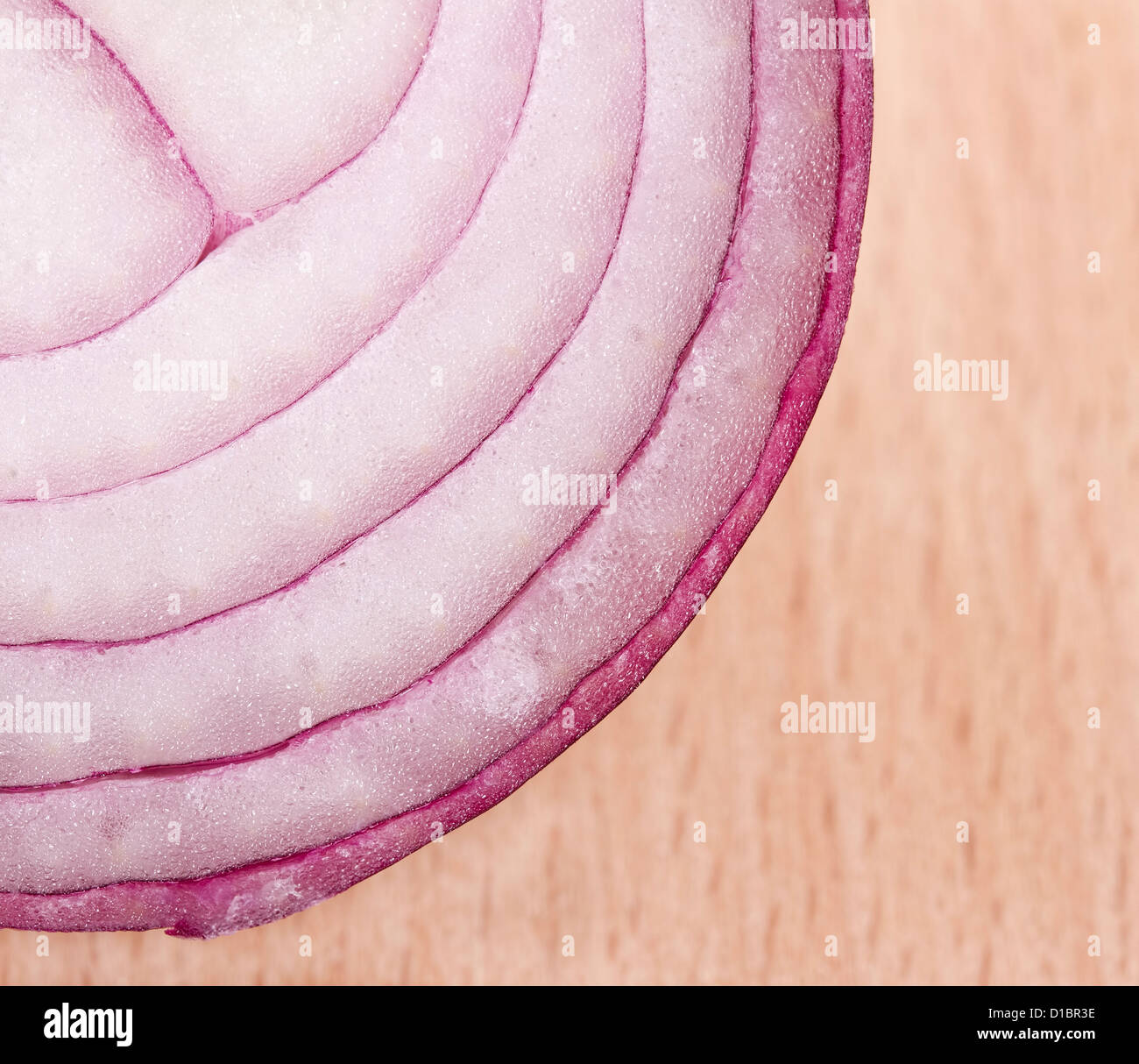 Close up image of red onion on wooden block Stock Photo - Alamy