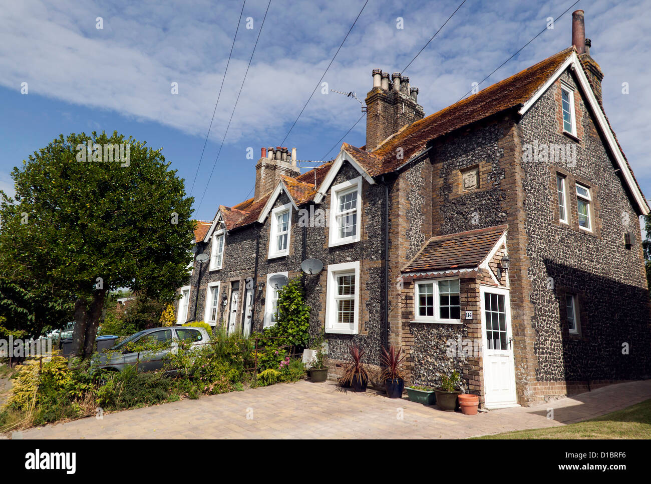 Flint terraced cottages hi-res stock photography and images - Alamy