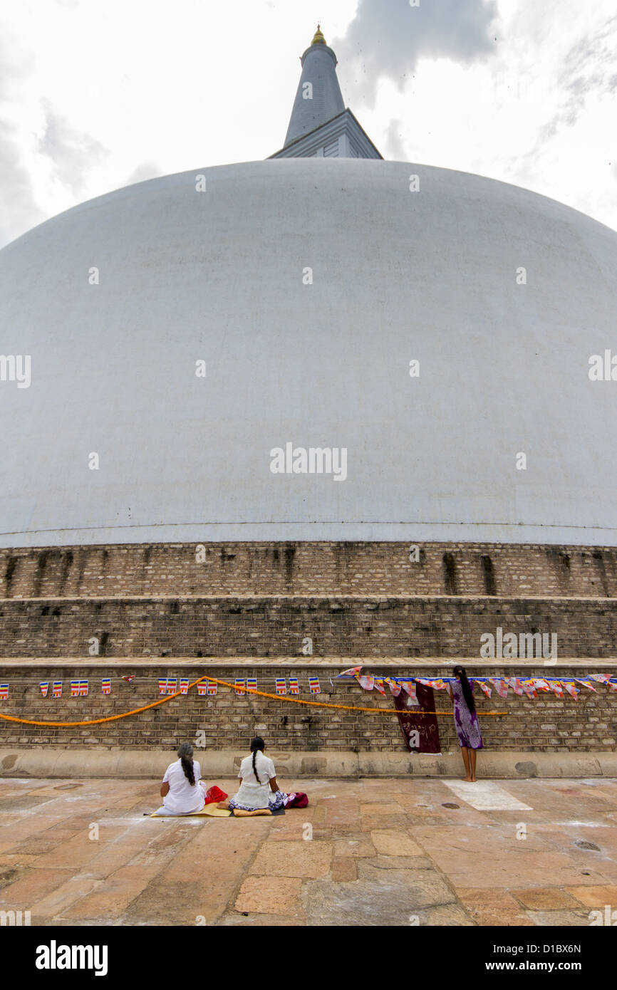 Ruwanwelisaya Stock Photo, Royalty Free Image: 52507805 - Alamy