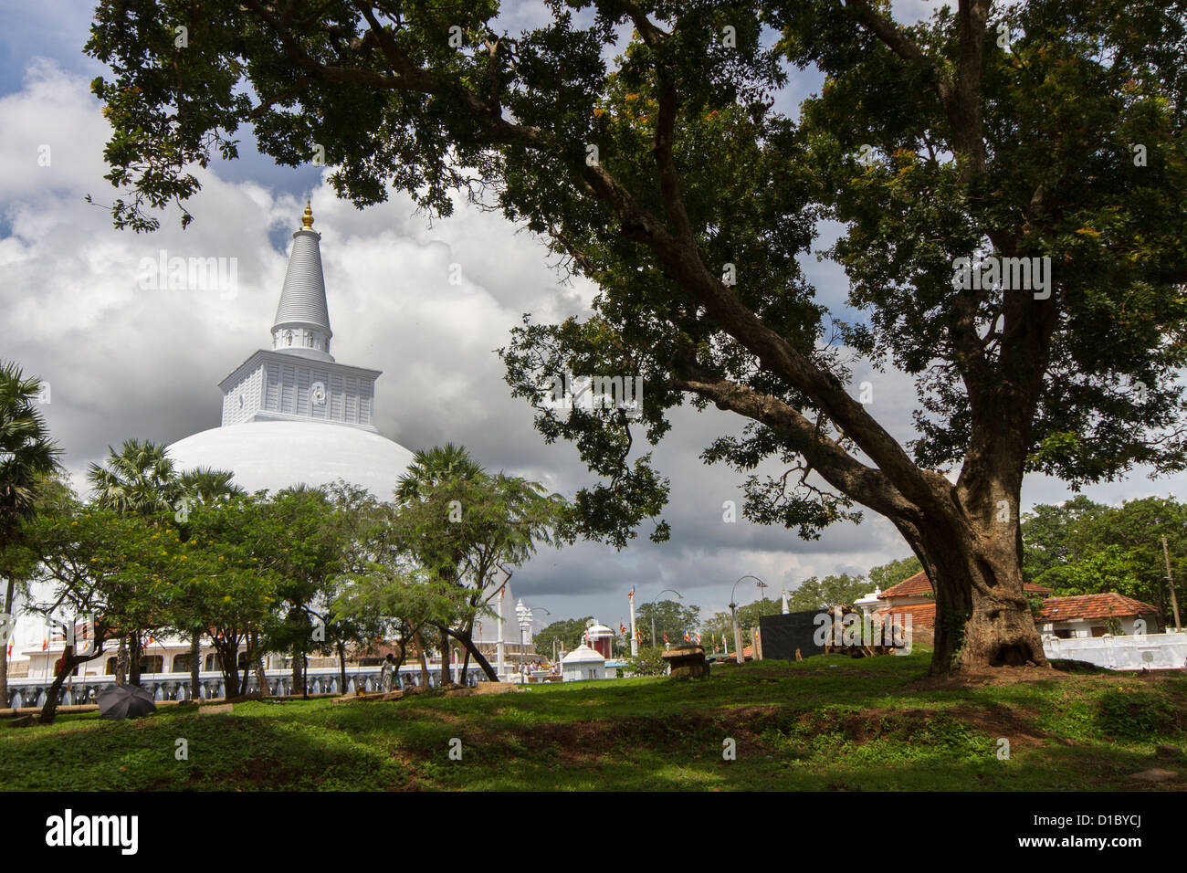 Ruwanwelisaya hi-res stock photography and images - Alamy