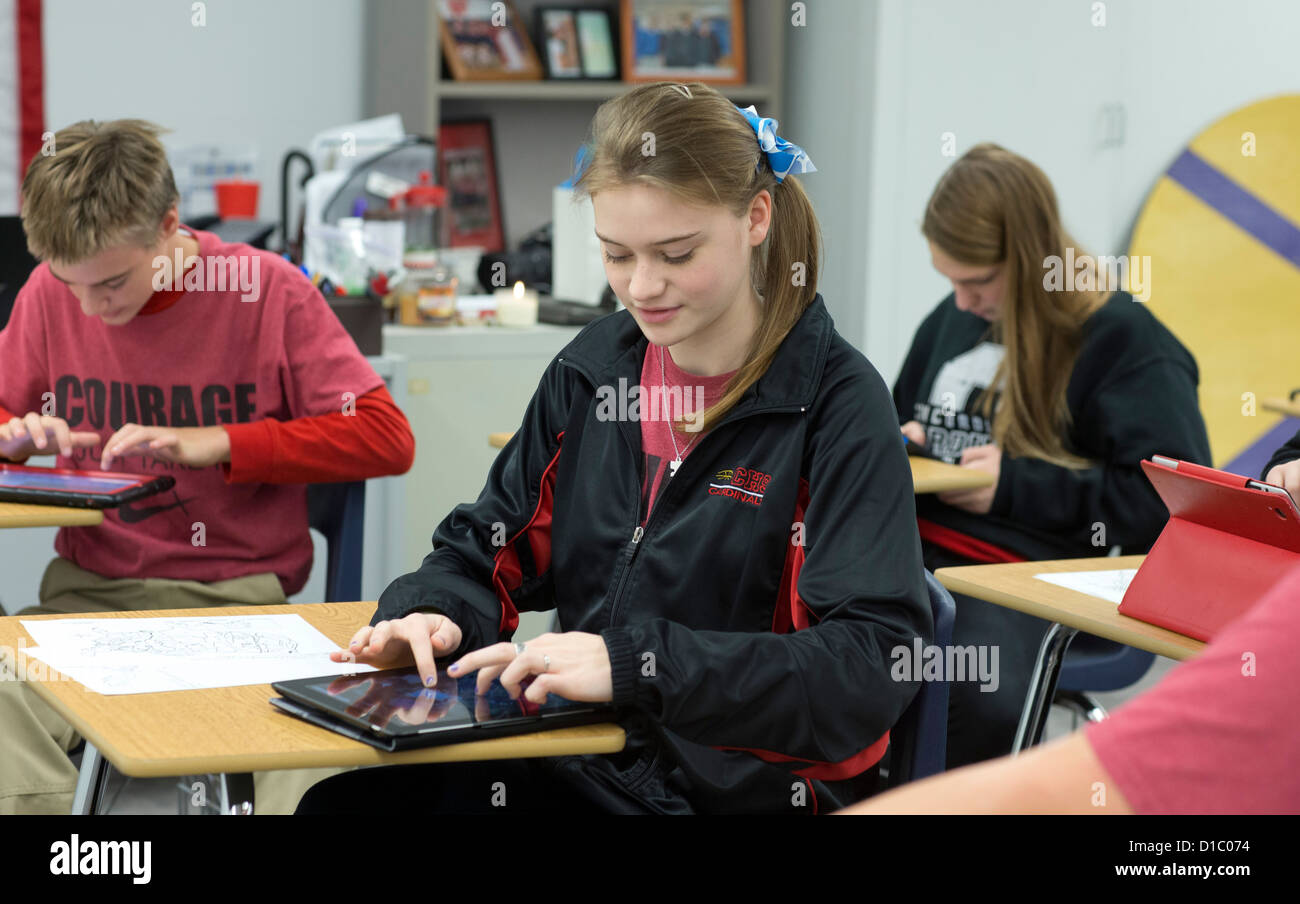 High school students ipad hi-res stock photography and images - Alamy