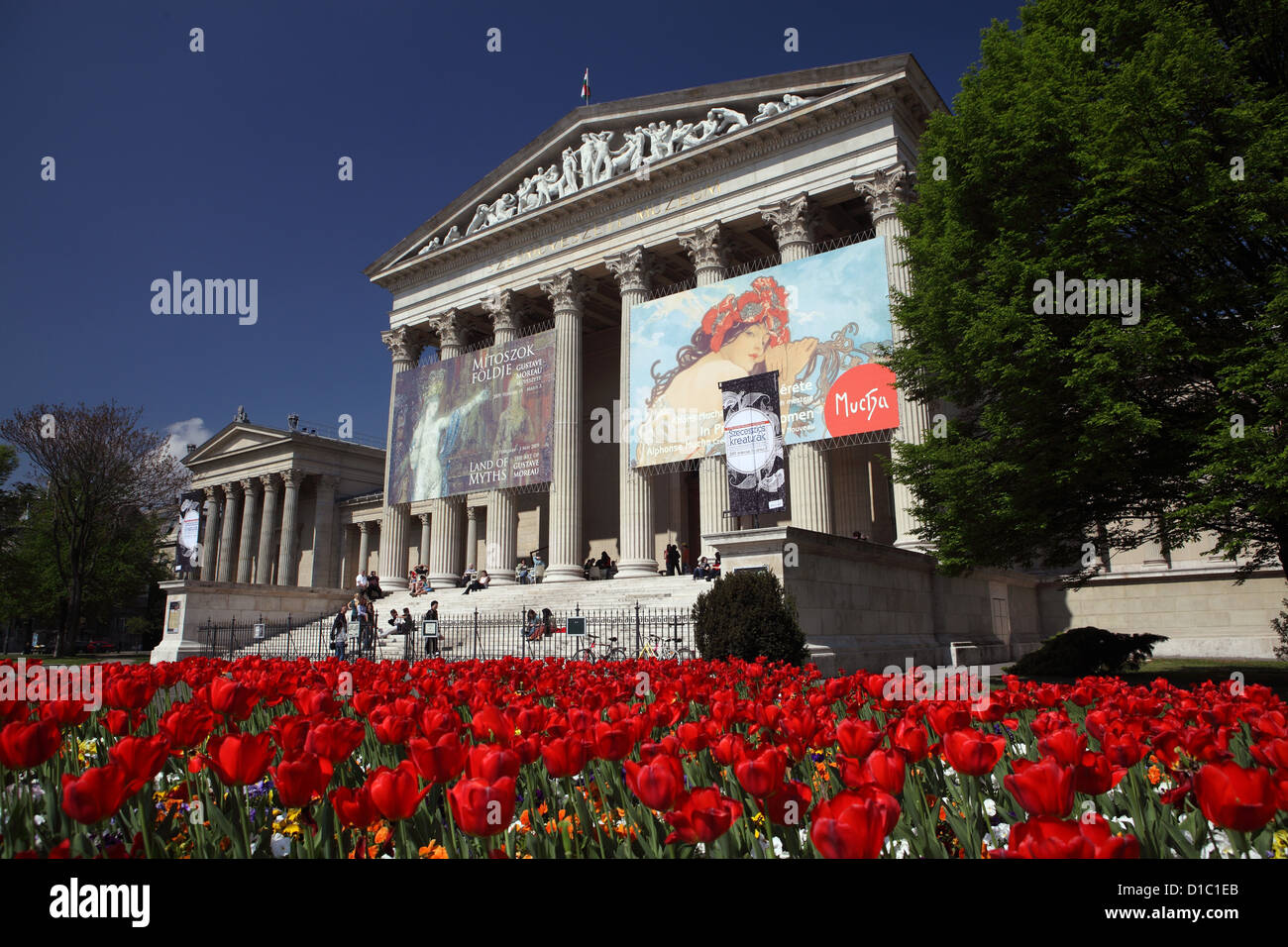 Budapest, Museum of Fine Arts on Heroes' Square Stock Photo - Alamy