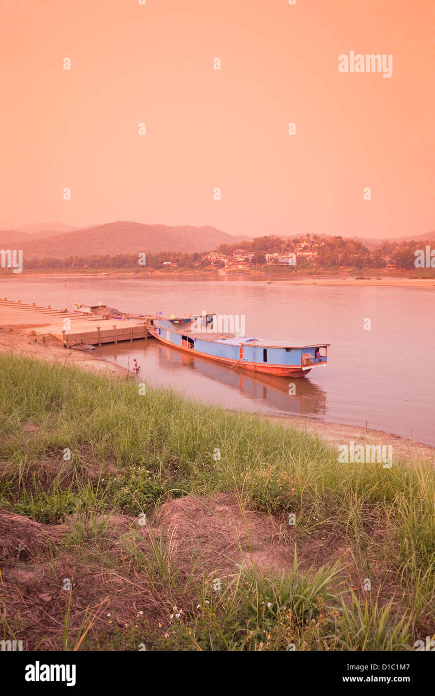 Banks of Mekong River looking towards Laos at dusk, Chiang Khong ...