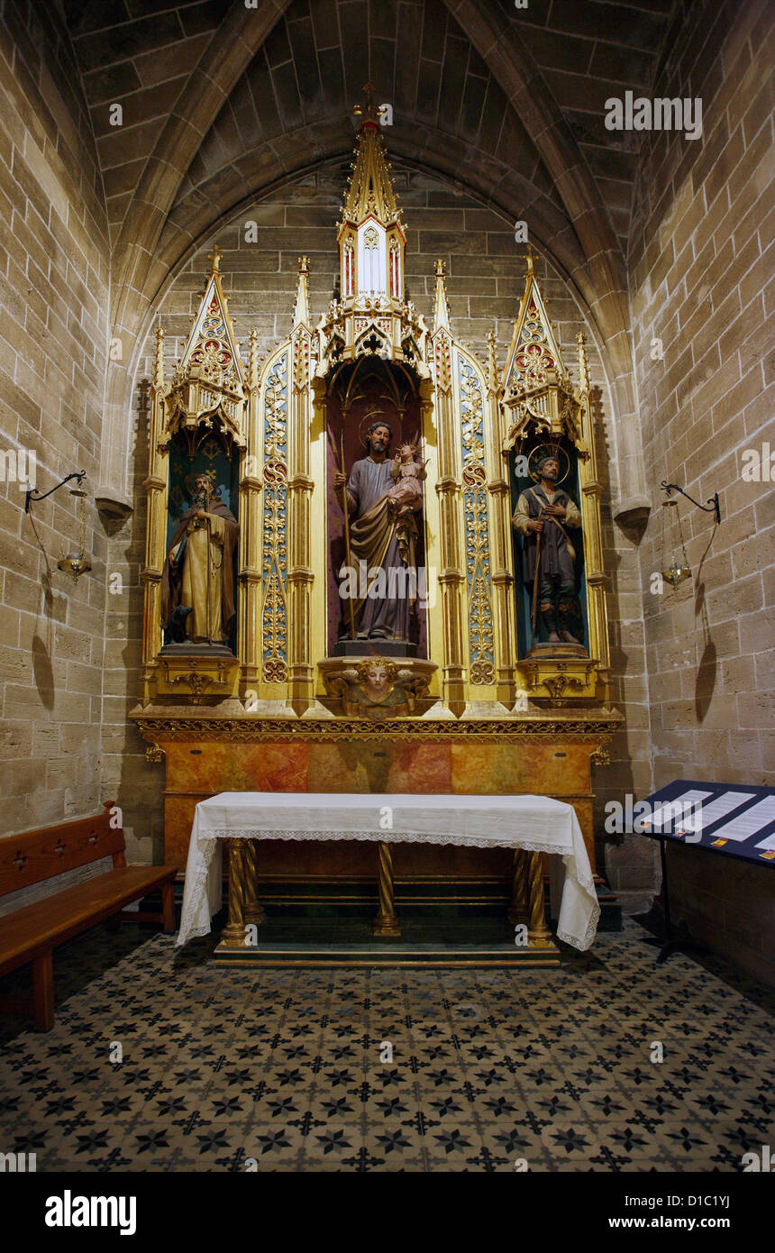 Side altar hi-res stock photography and images - Alamy