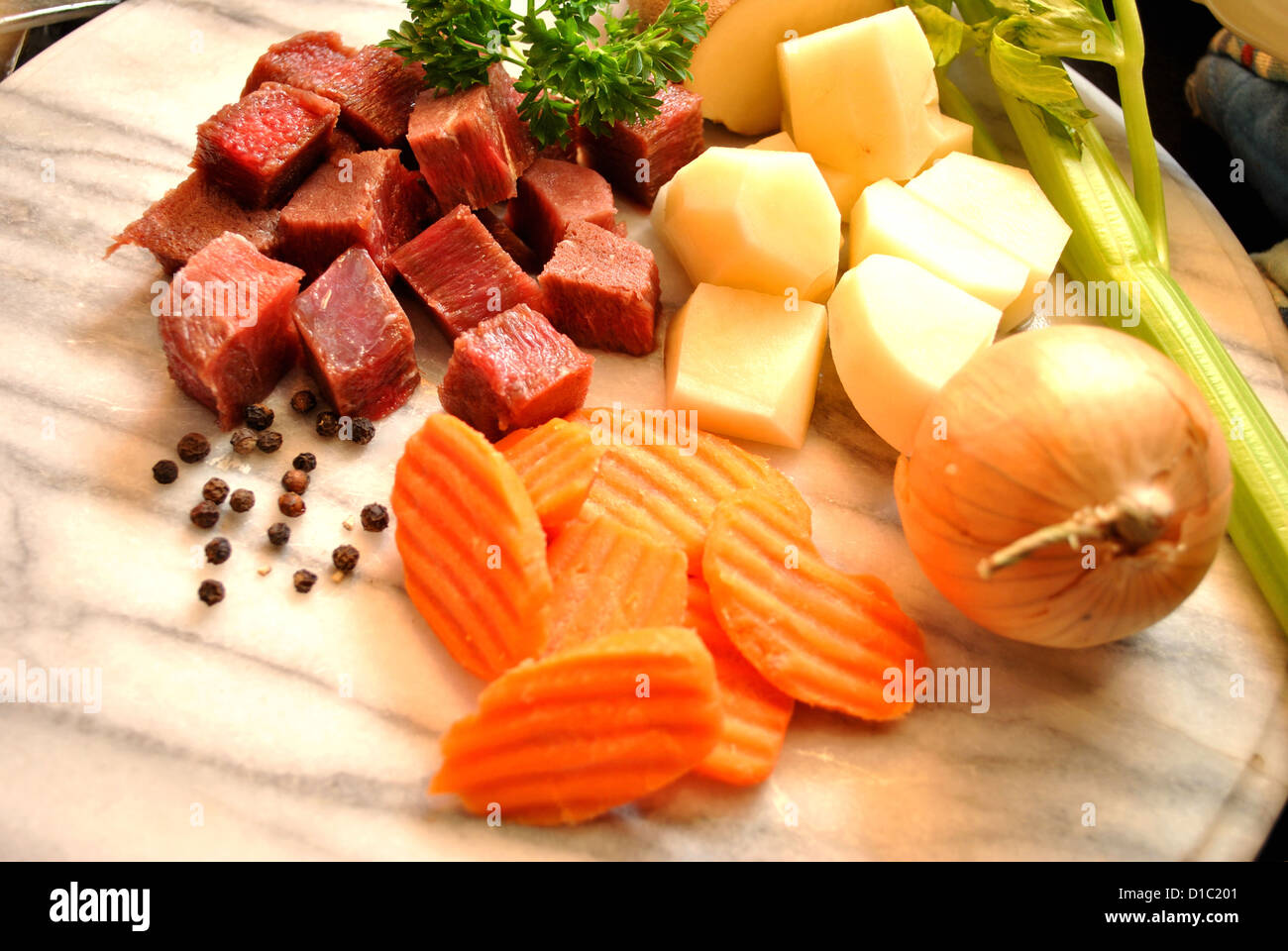 Slices of venison hi-res stock photography and images - Alamy