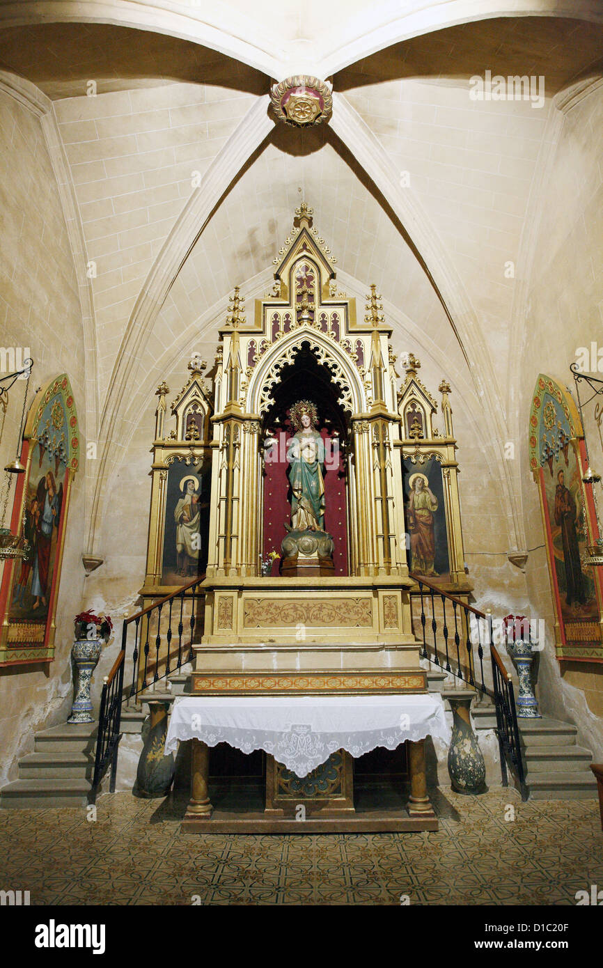Side altar hi-res stock photography and images - Alamy