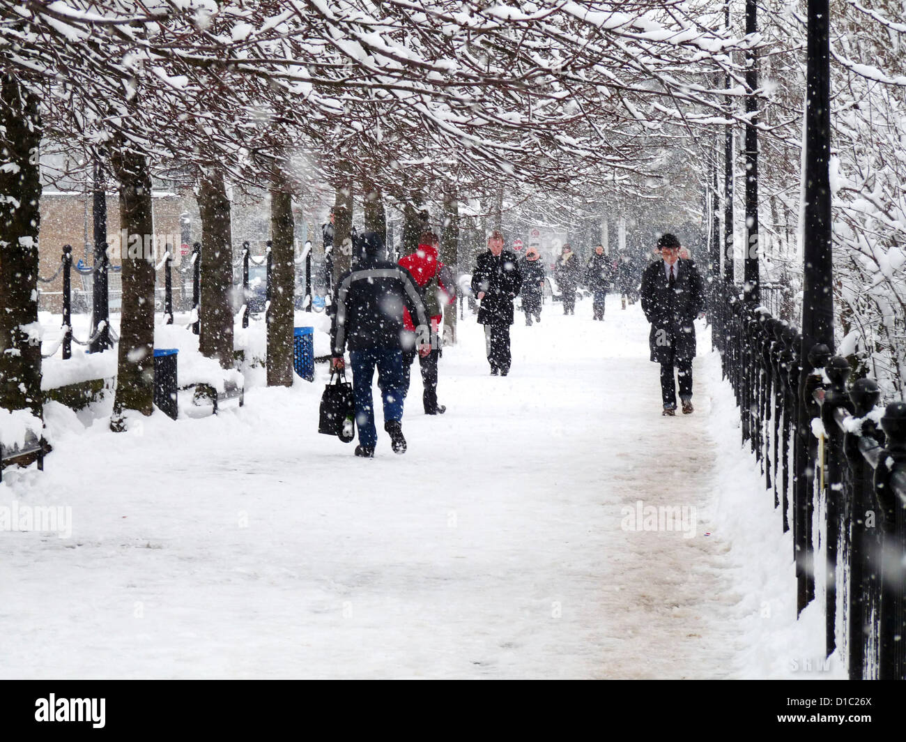 Commuting in London snow Stock Photo - Alamy