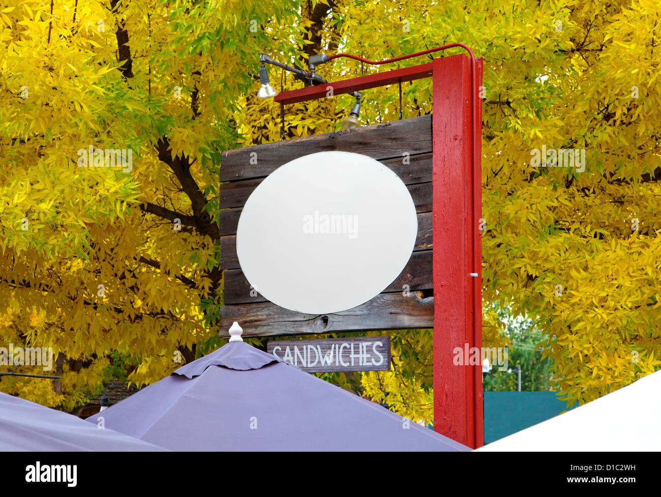 Blank signage hi-res stock photography and images - Alamy