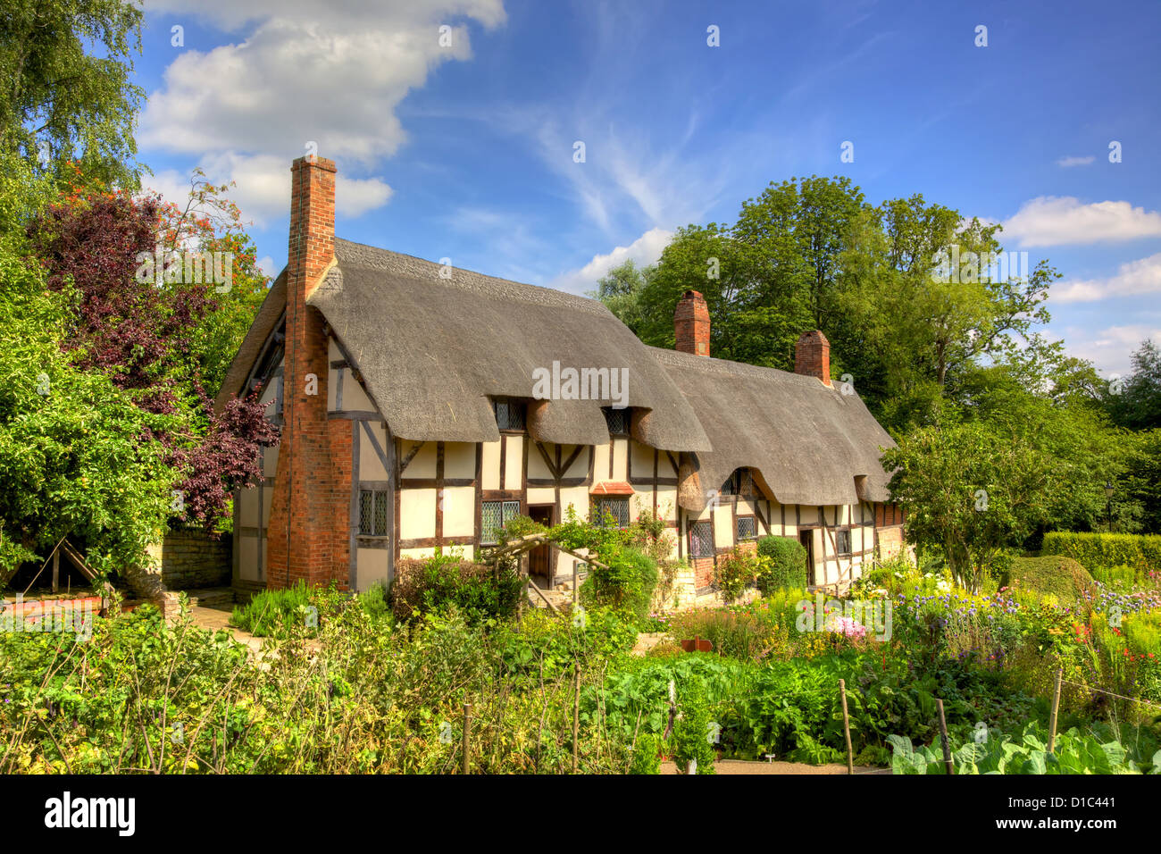 Anne Hathaway's (William Shakespeare's wife) famous thatched cottage ...