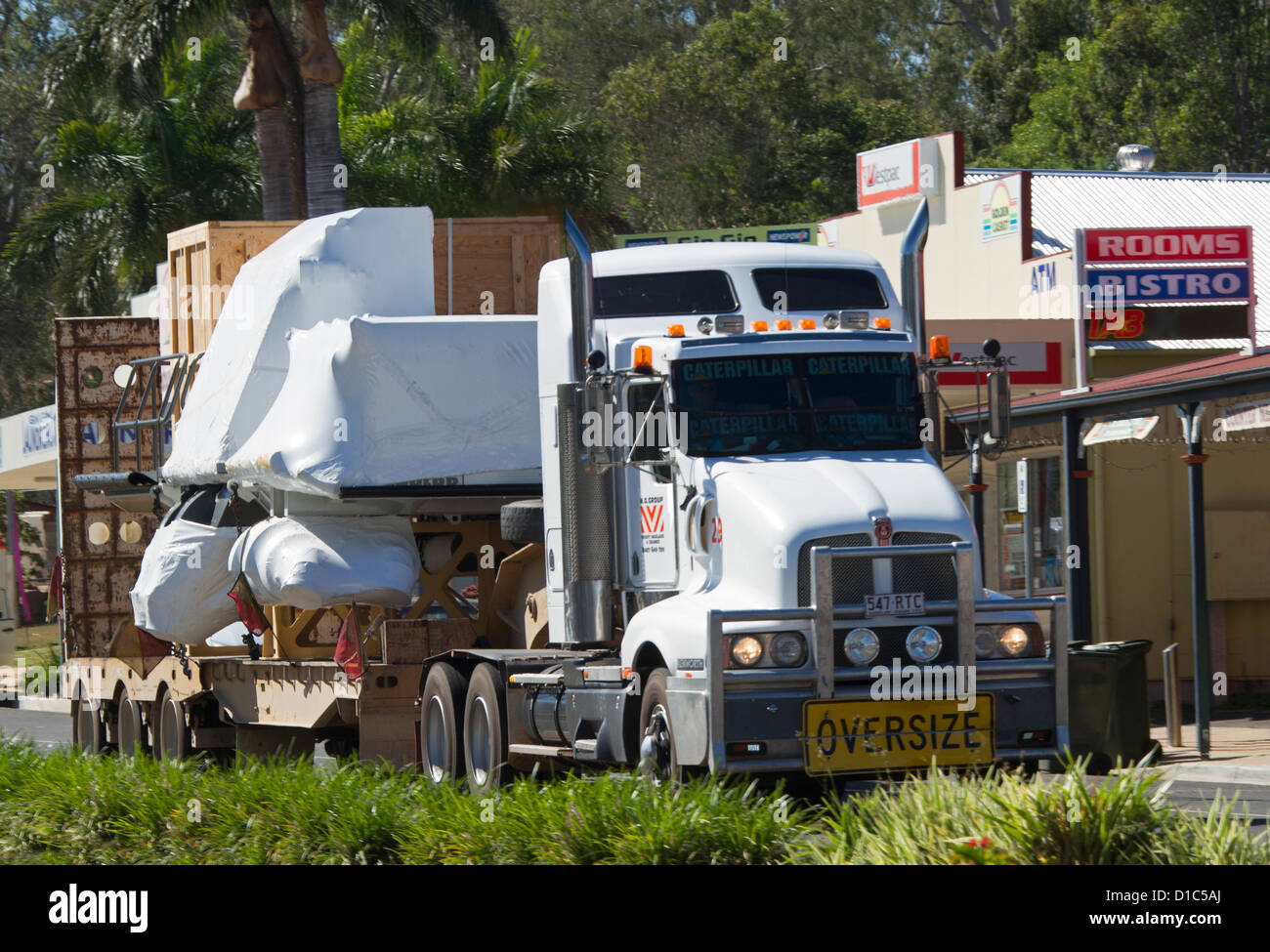 Oversize load semi truck hi-res stock photography and images - Alamy