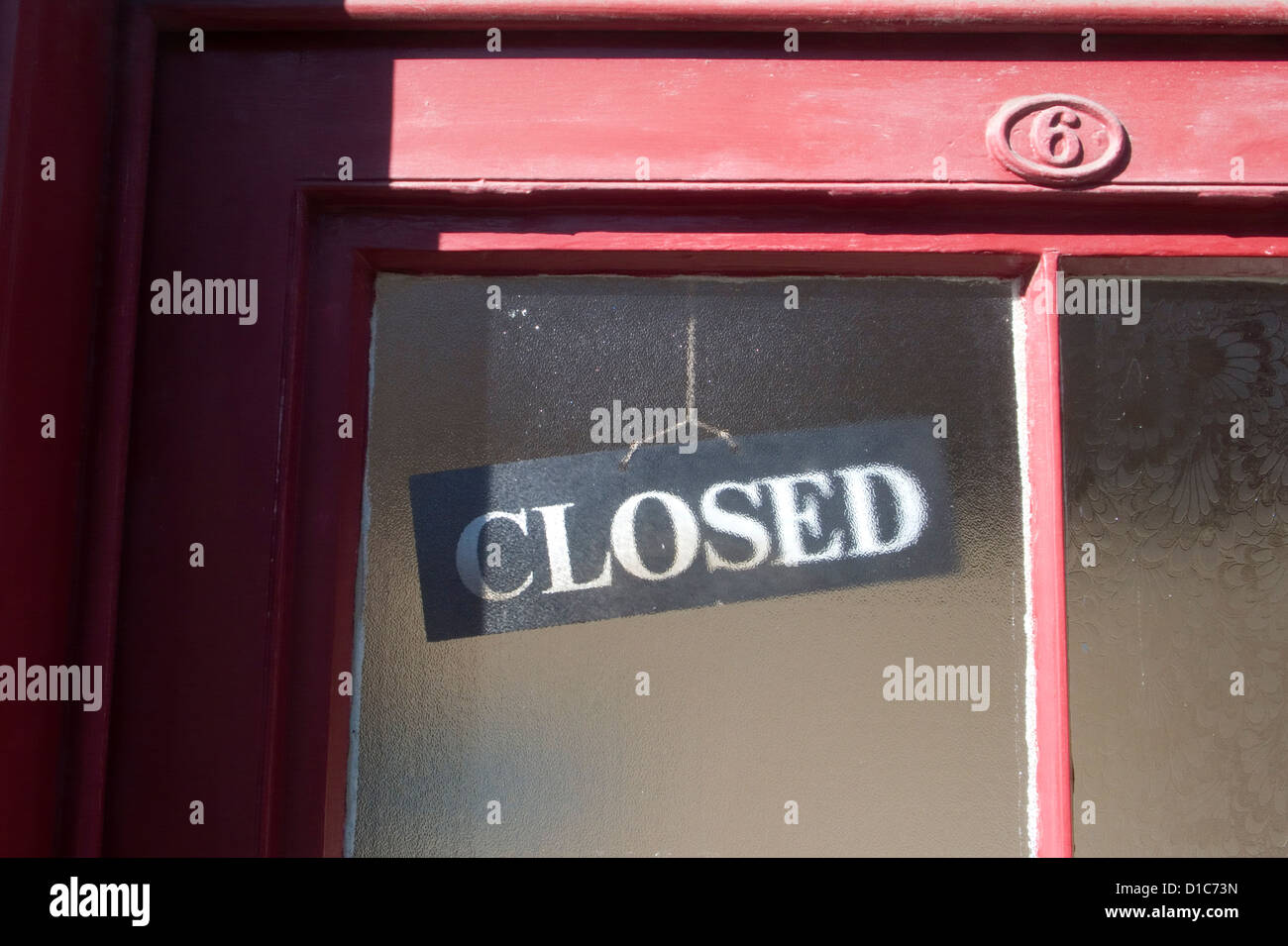 Closed sign in shop door window Stock Photo - Alamy