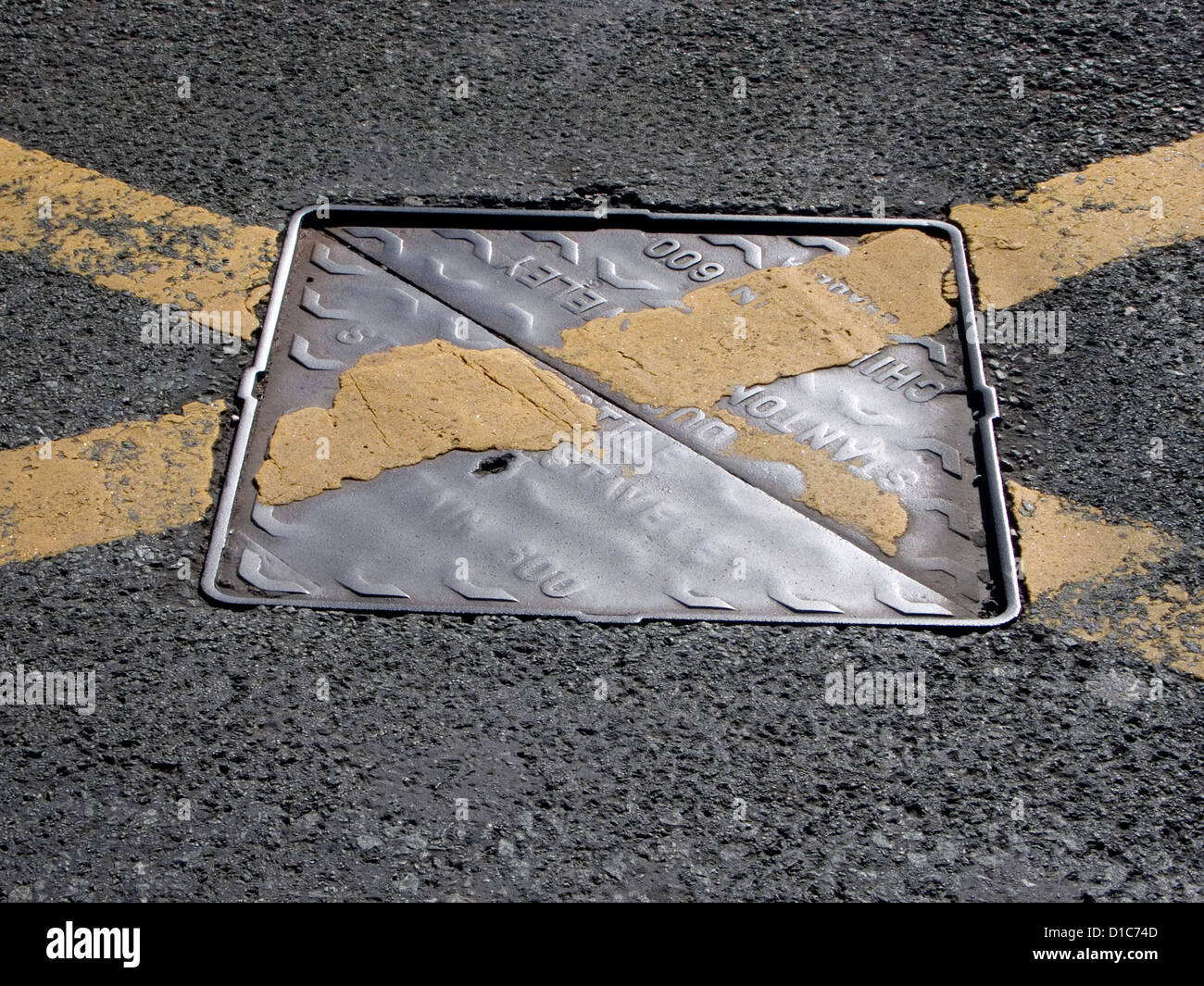 Manhole uk hi-res stock photography and images - Alamy
