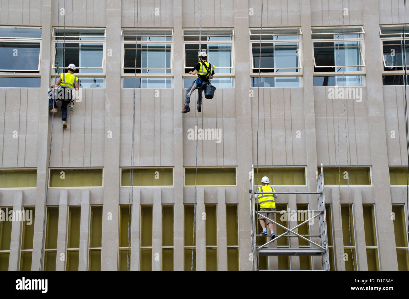 WORKERS FIXING THE BUILDING Stock Photo - Alamy