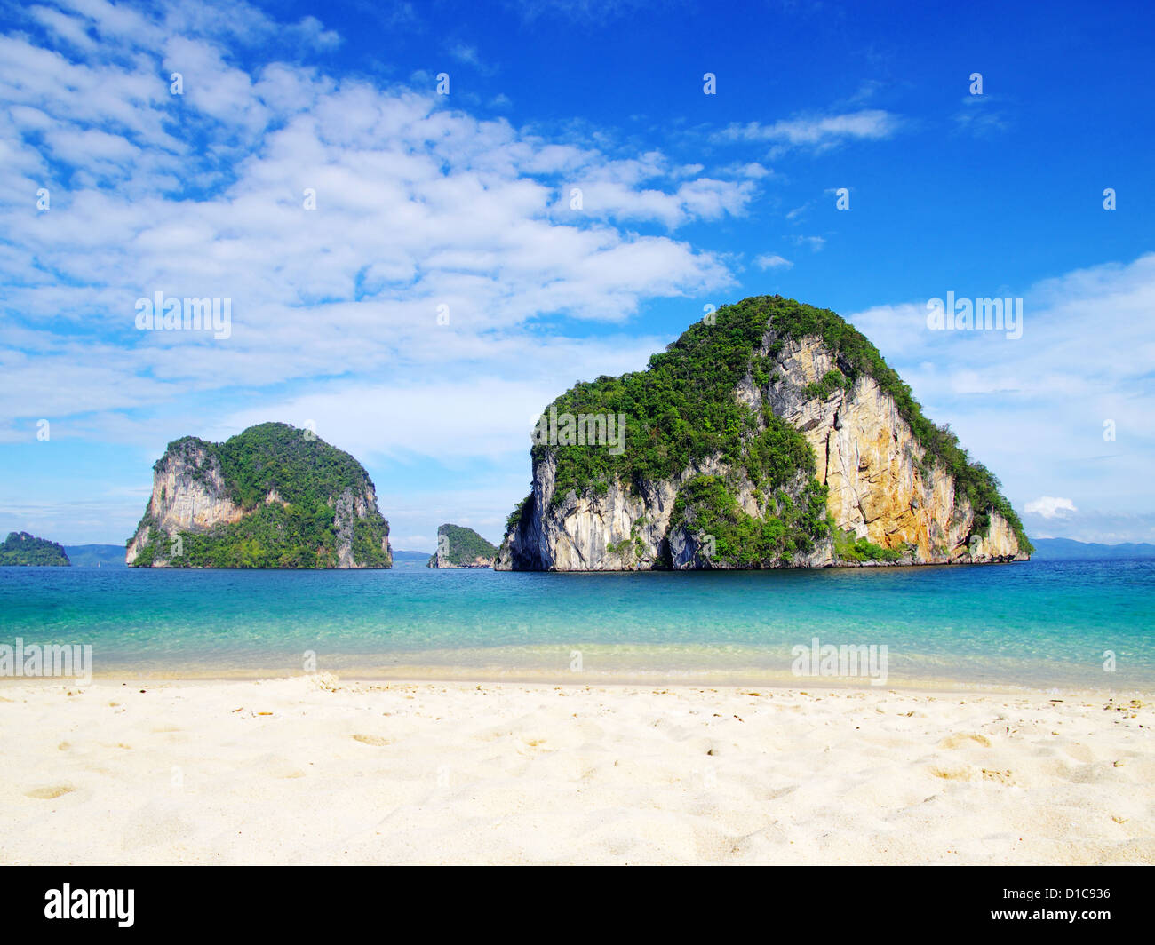 Thai sea crag hi-res stock photography and images - Alamy