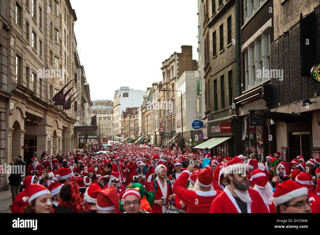 Santacon revellers hi-res stock photography and images - Alamy