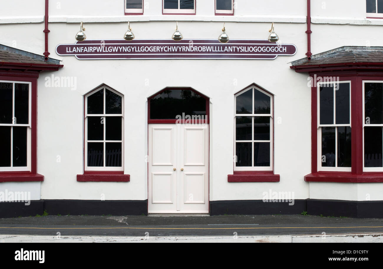 Wales llanfairpwllgwyngyll hi-res stock photography and images - Alamy