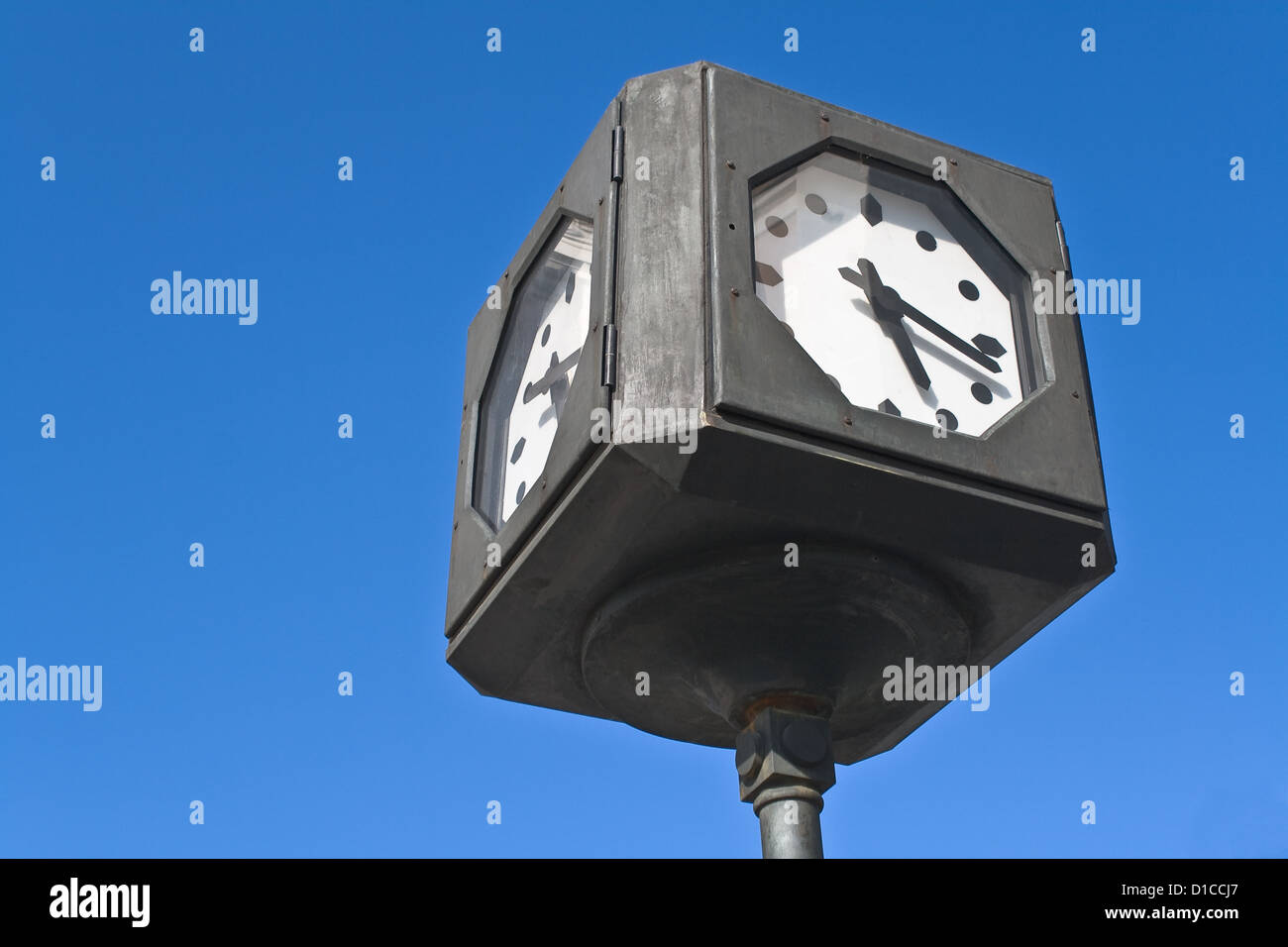 City street clock hi-res stock photography and images - Alamy