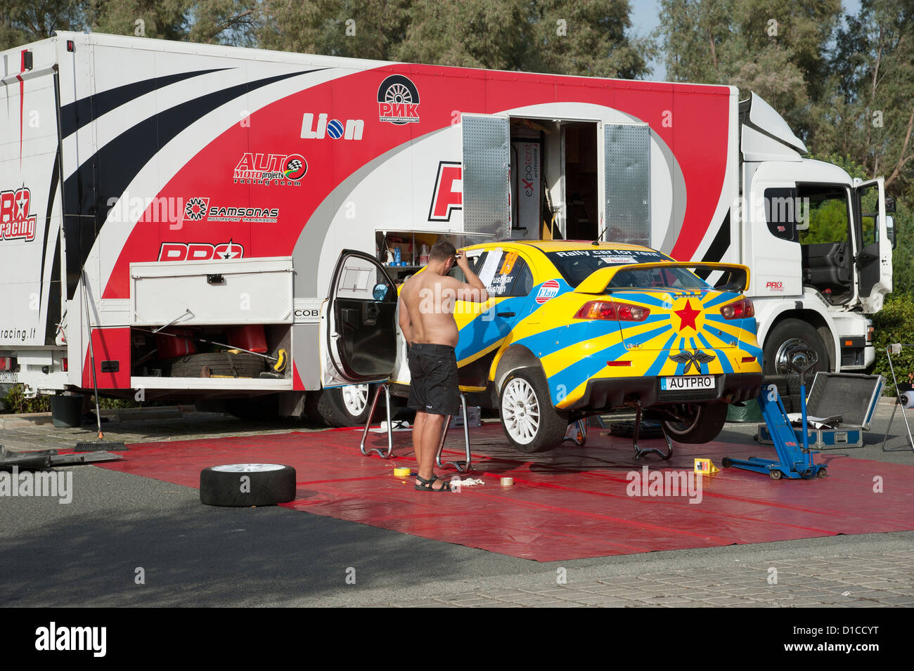 Racing car pits hi-res stock photography and images - Alamy