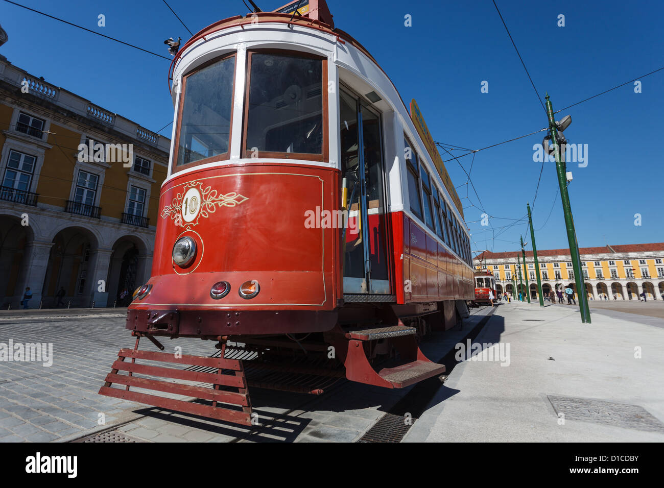 White trolley hi-res stock photography and images - Alamy