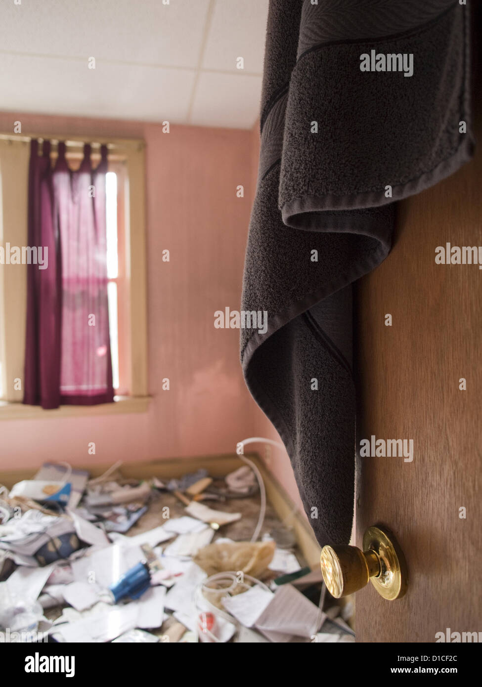 Basement home trash hi-res stock photography and images - Alamy