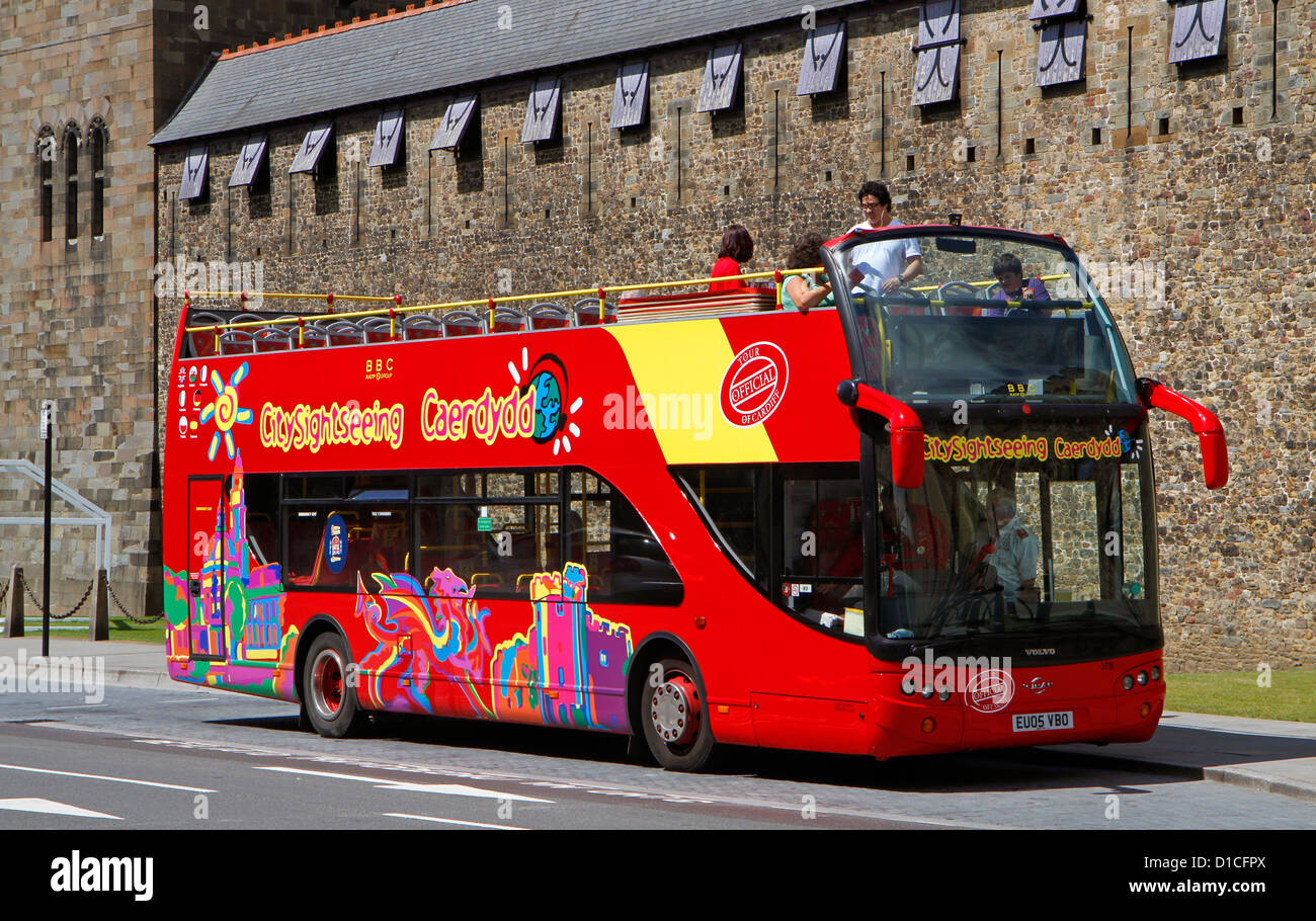 Cardiff bus hi-res stock photography and images - Alamy