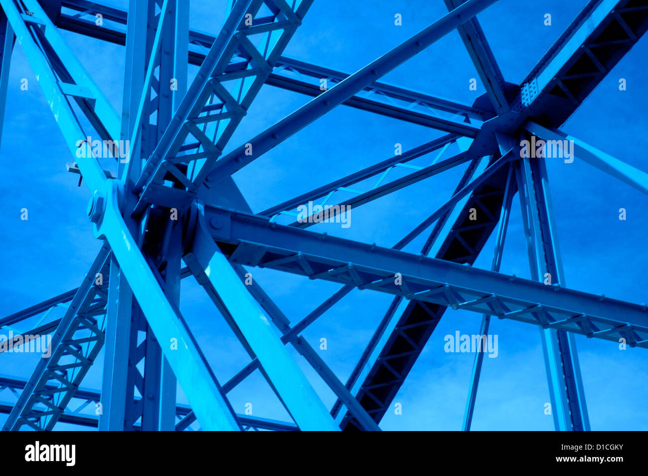 Struts of a bridge hi-res stock photography and images - Alamy