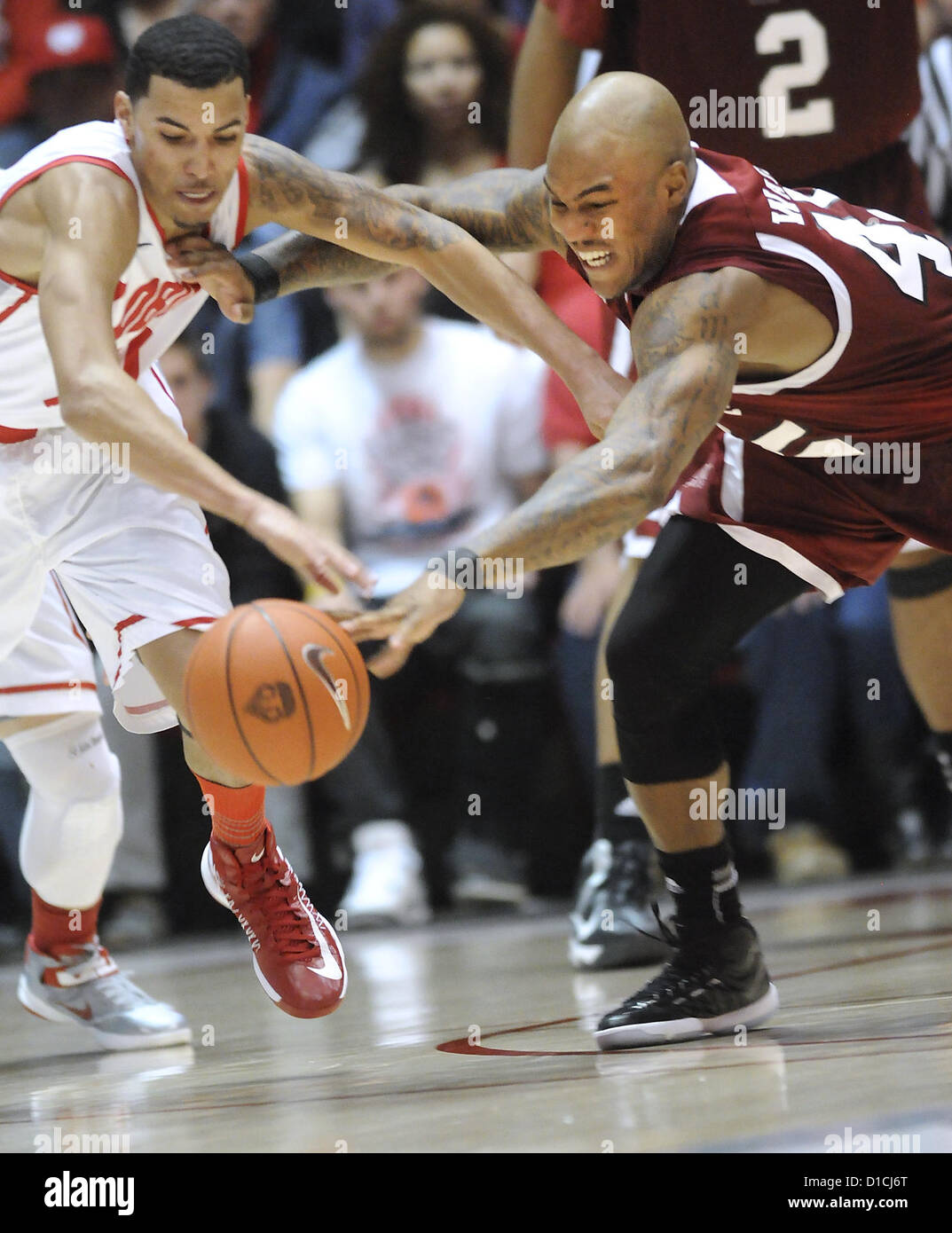 Dec. 15, 2012 - Albuquerque, NM, U.S. - UNM's # 10 Kendall Williams and ...