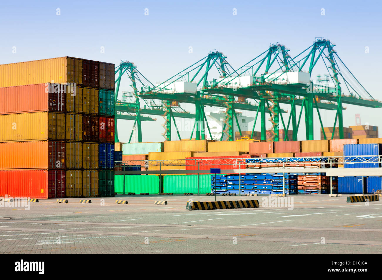 Harbor industry hi-res stock photography and images - Alamy