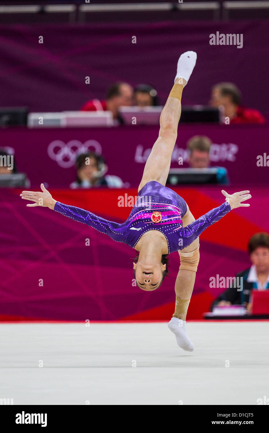 Chinese gymnast linlin deng during hi-res stock photography and images ...