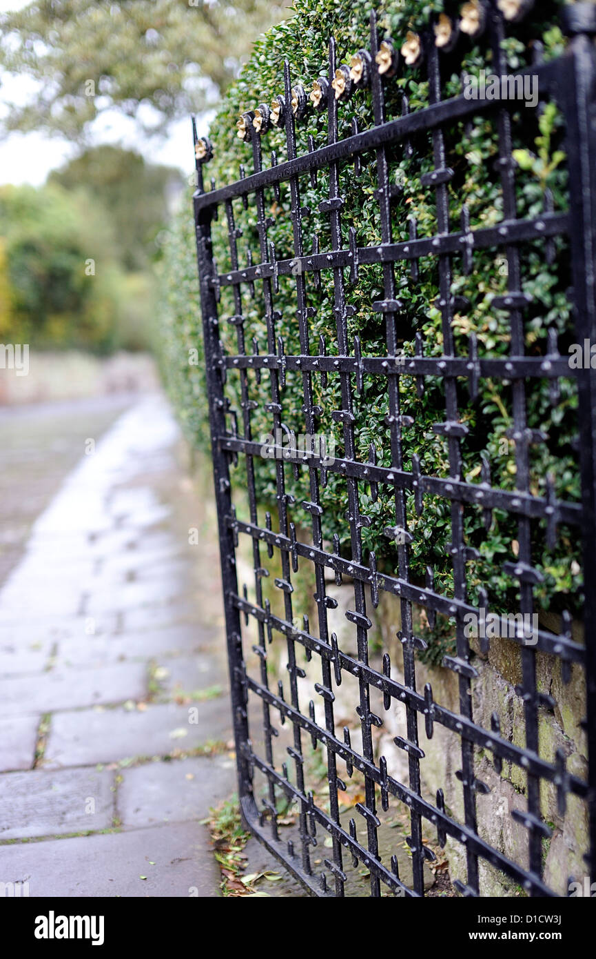Pathway metal gate hi-res stock photography and images - Alamy