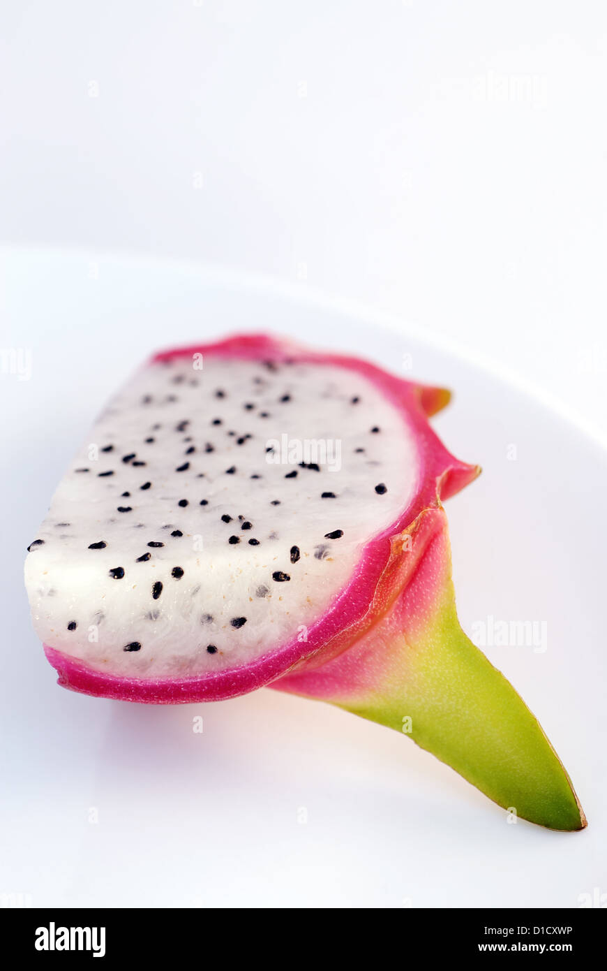 Dragon fruit cut red hi-res stock photography and images - Alamy