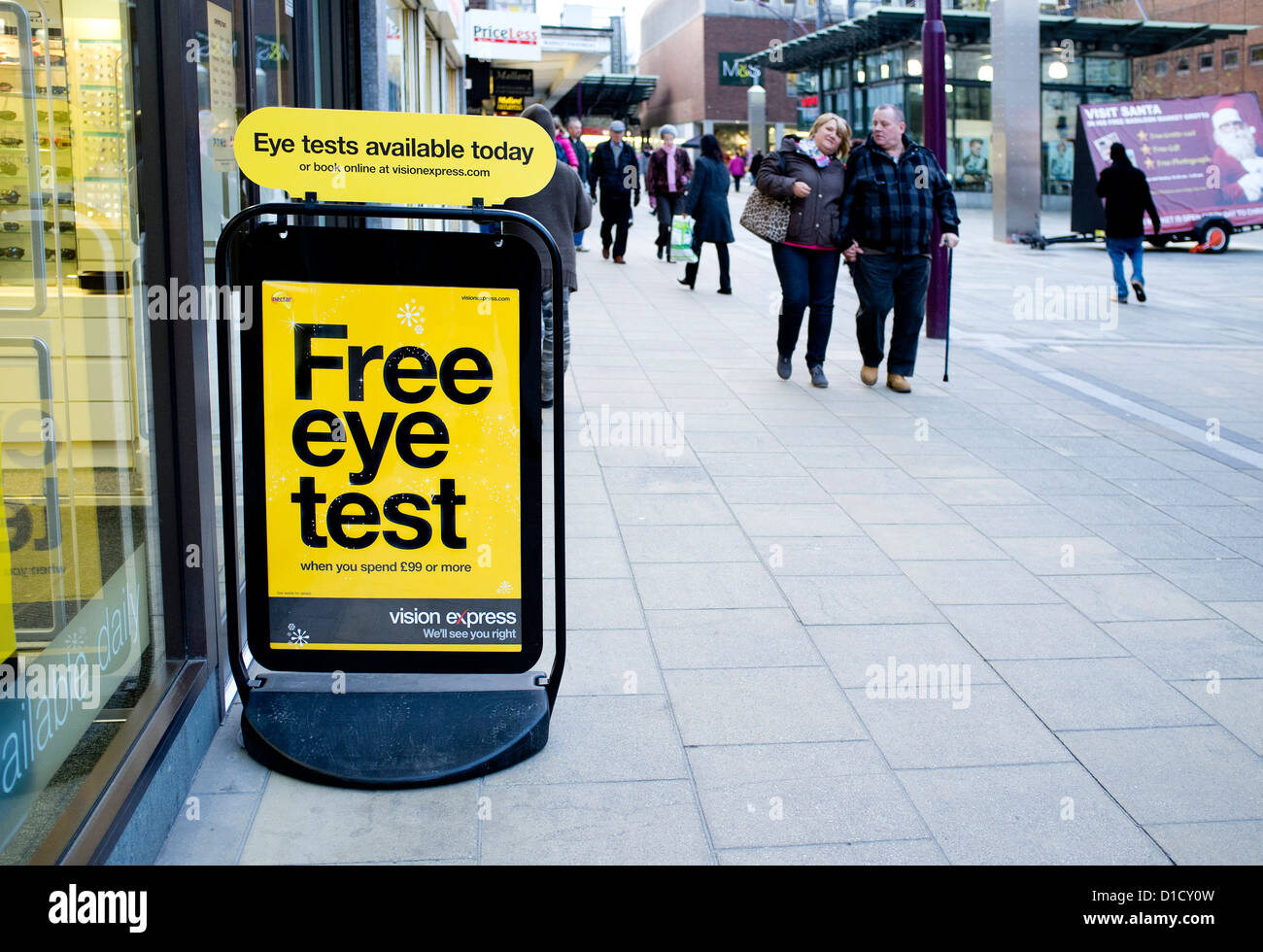 Eye test sign hi-res stock photography and images - Alamy