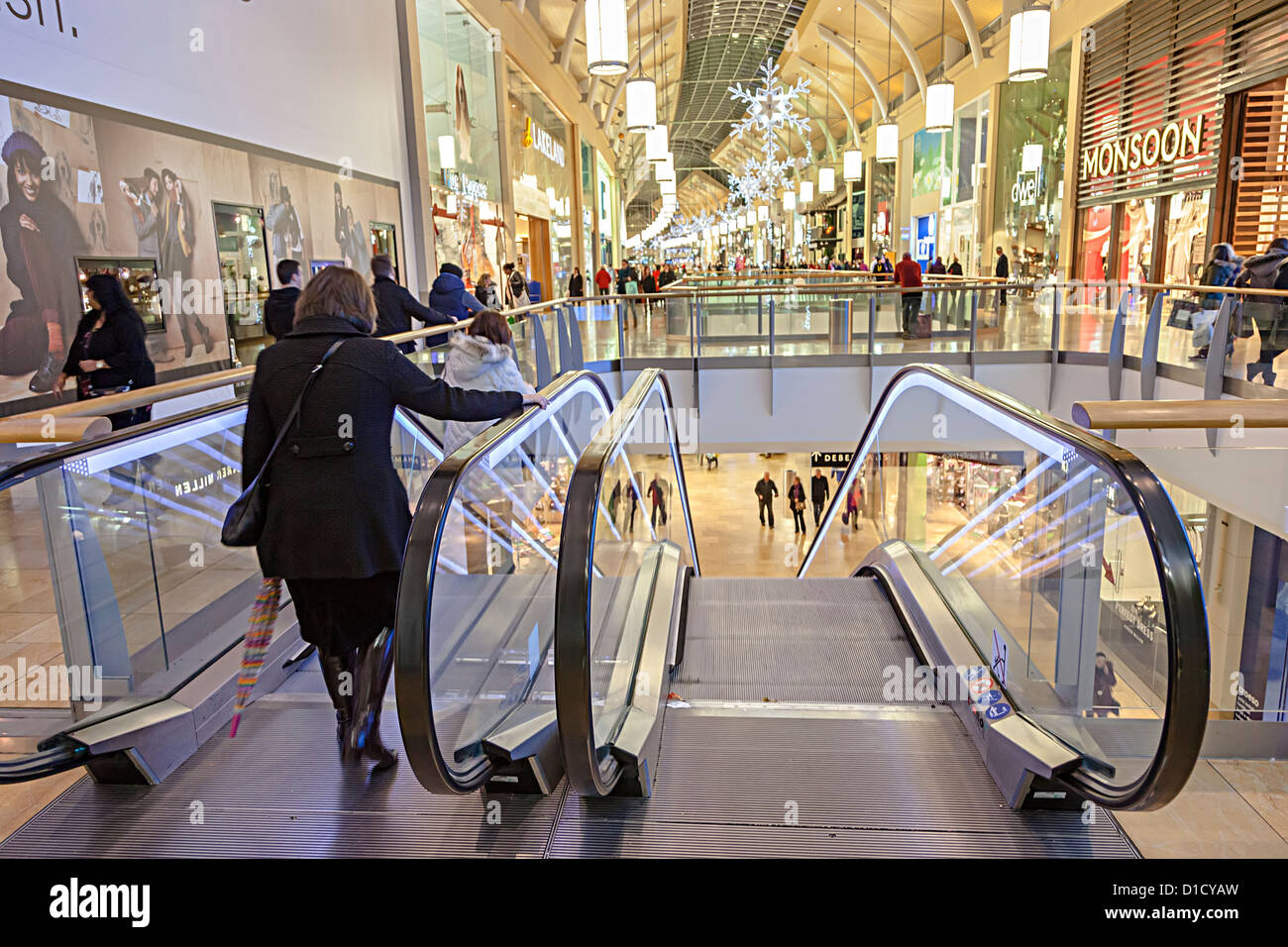 Escalator inside shops hi-res stock photography and images - Alamy
