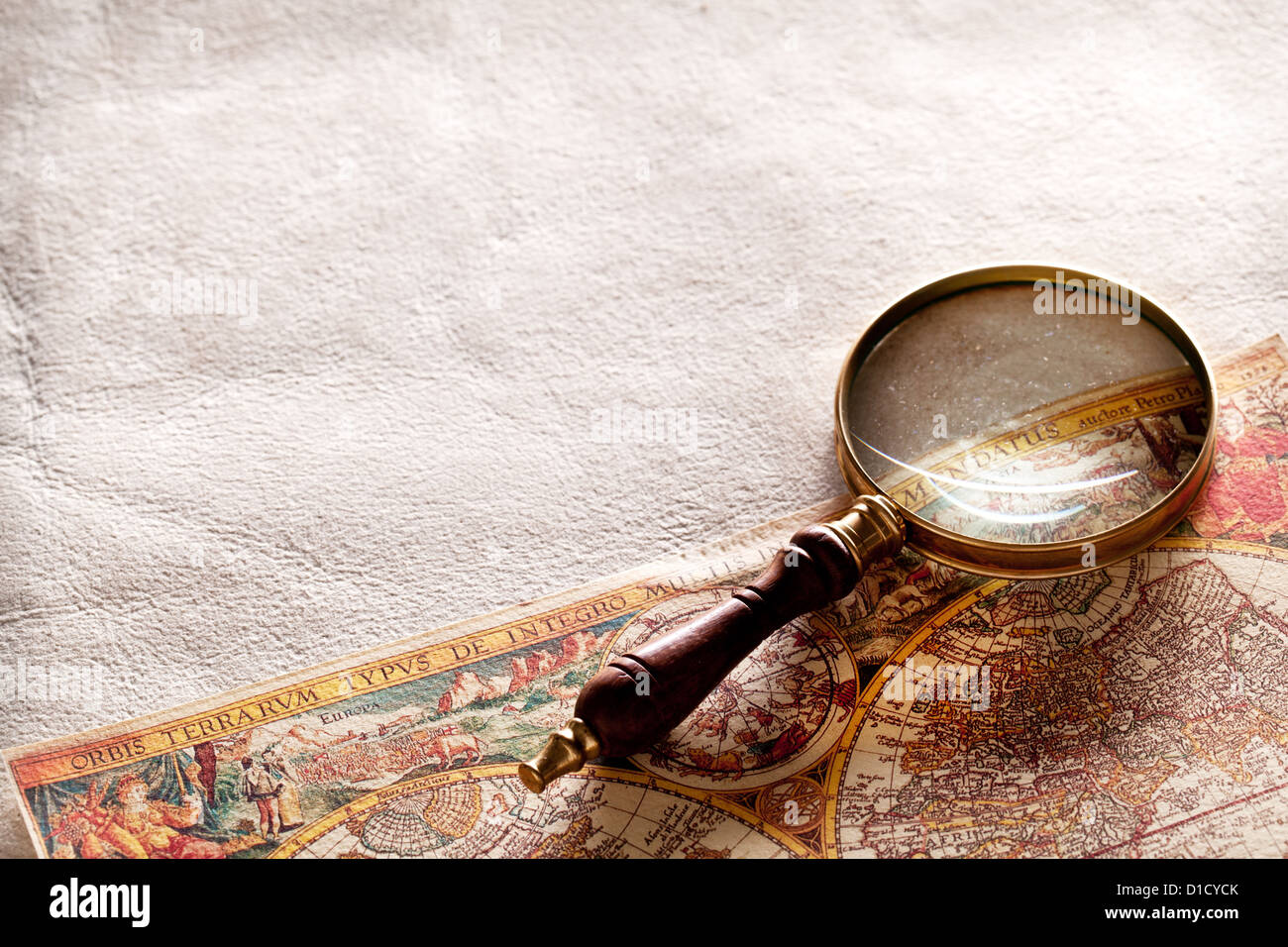 Old magnifying glass hi-res stock photography and images - Alamy