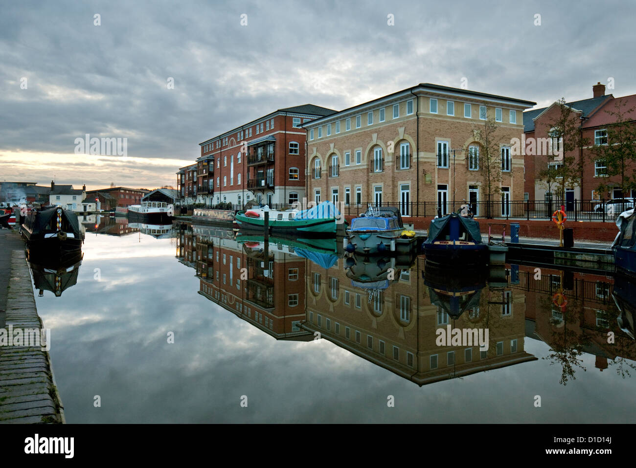 Reflections at Diglis Basin on the Worcester and Birmingham Canal ...