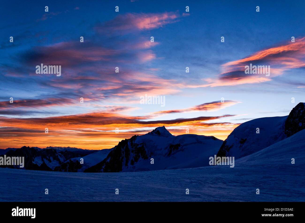 Stunning alpine scenery hi-res stock photography and images - Alamy