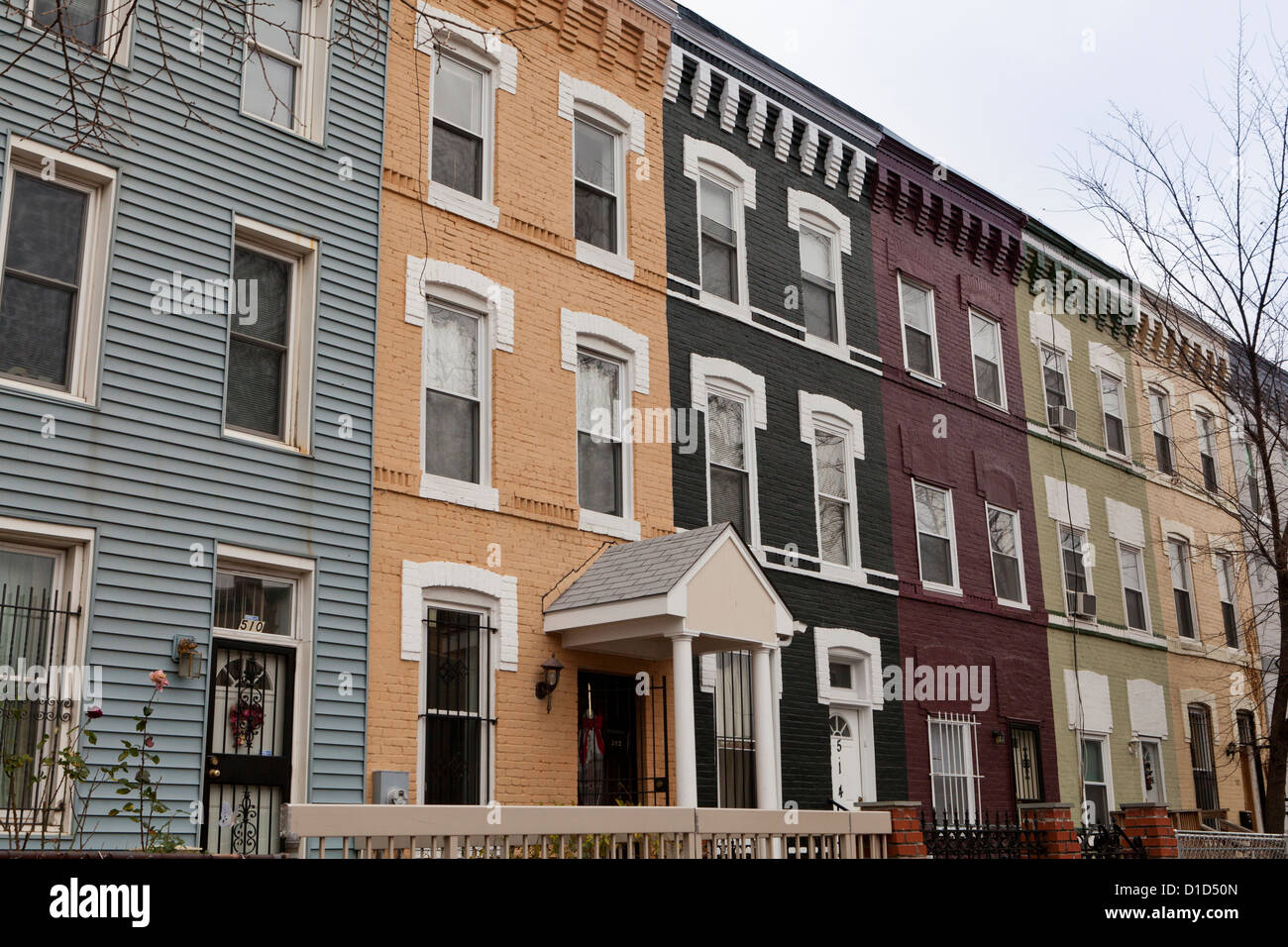 Townhouse and rowhouse hi-res stock photography and images - Alamy