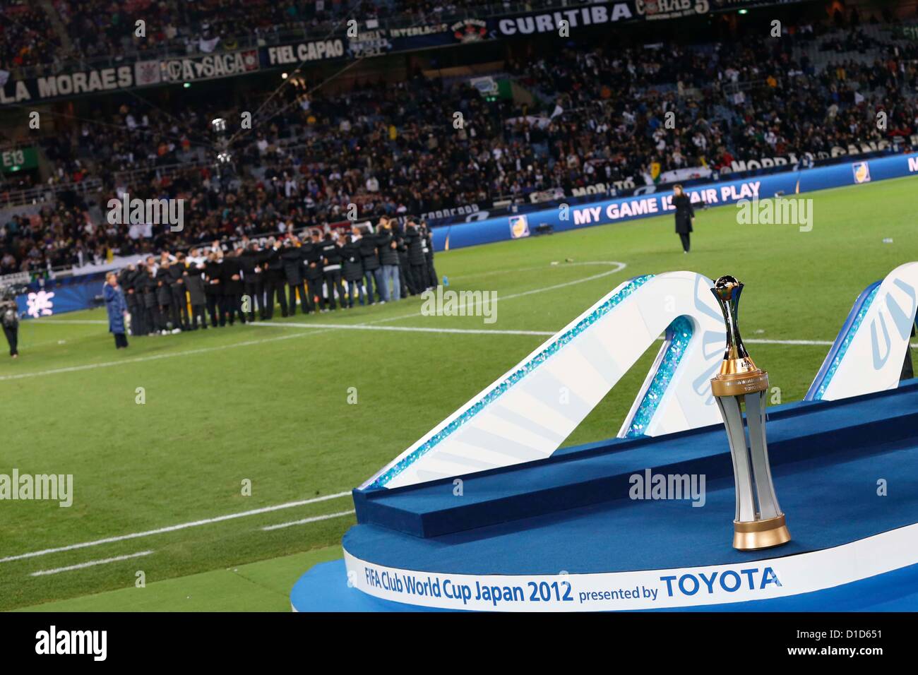 Chelsea fifa club world cup trophy hi-res stock photography and images ...