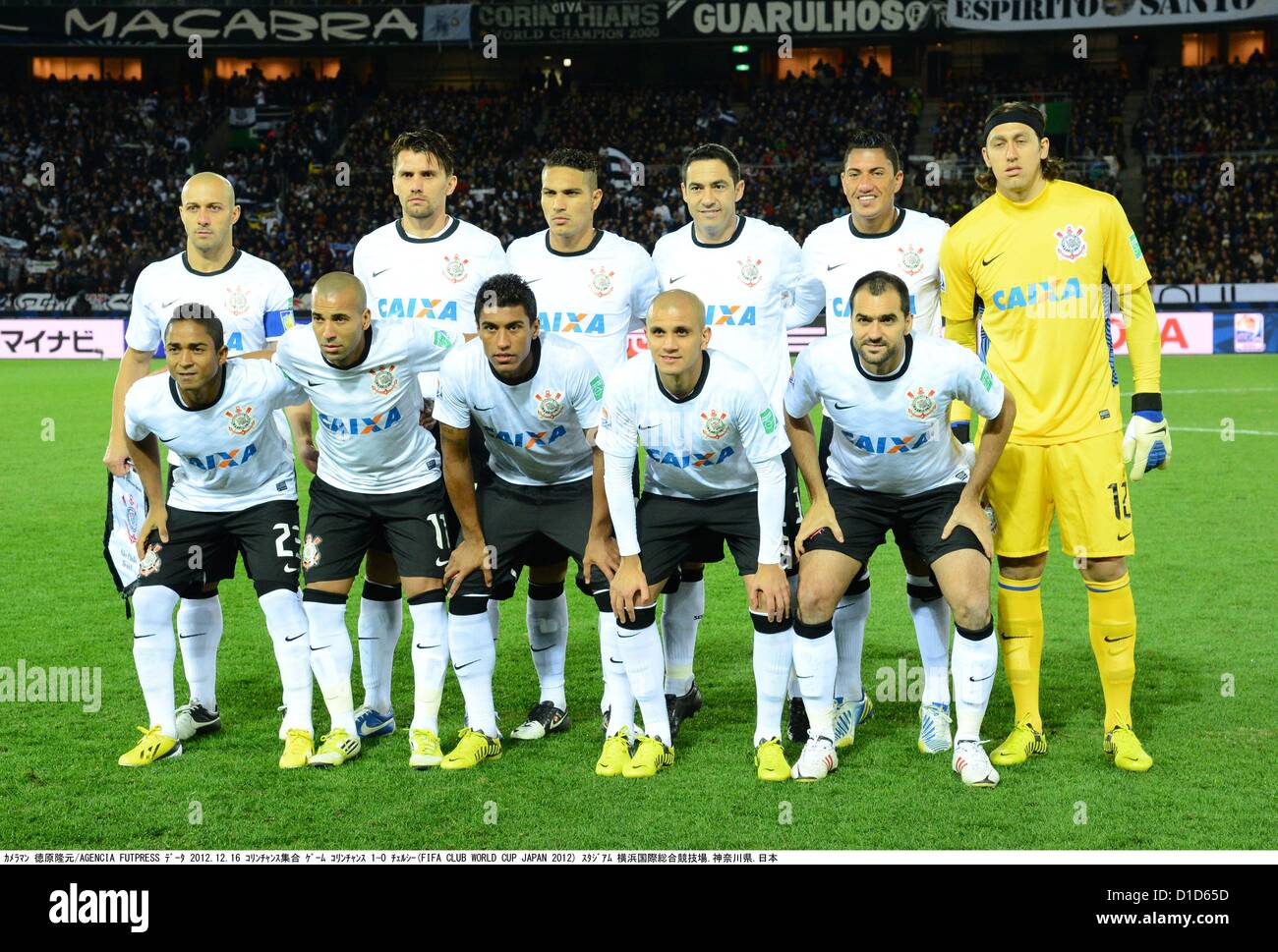Kanagawa, Japan. 16th December 2012. Corinthians team group line-up ...