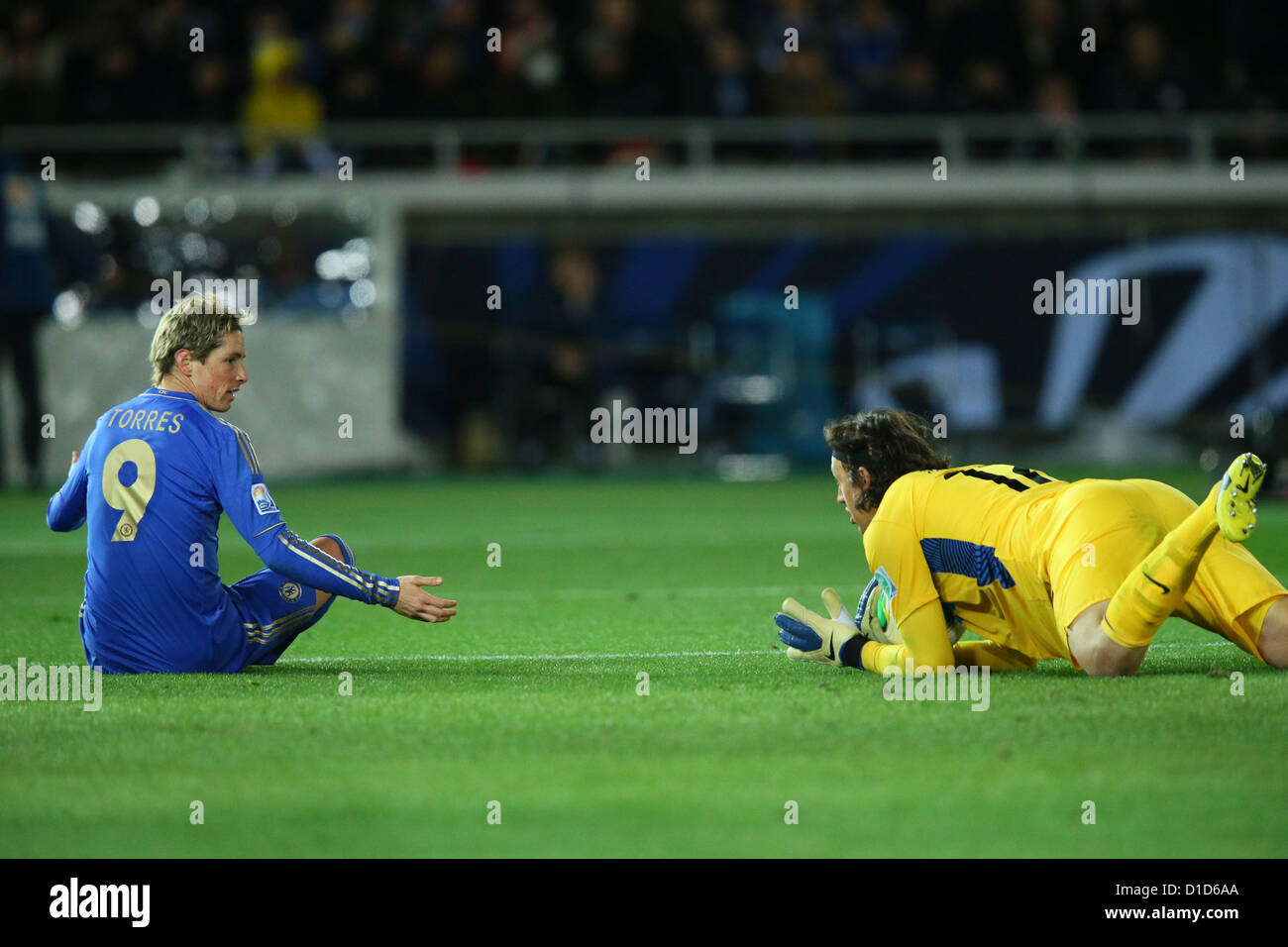Kanagawa, Japan. 16th December 2012. (L to R) Fernando Torres (Chelsea ...