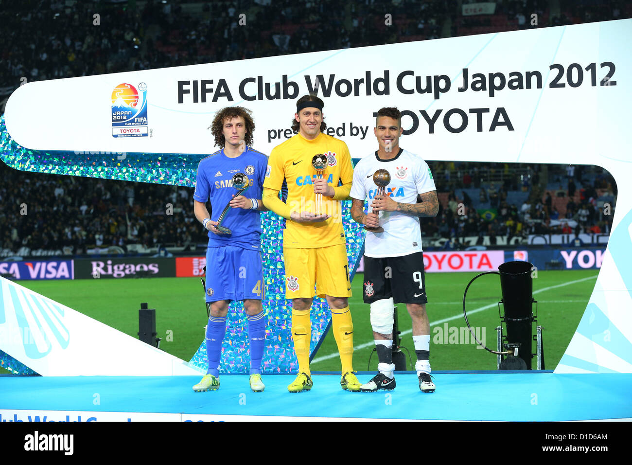 Kanagawa, Japan. 16th December 2012. (L to R) David Luiz (Chelsea ...