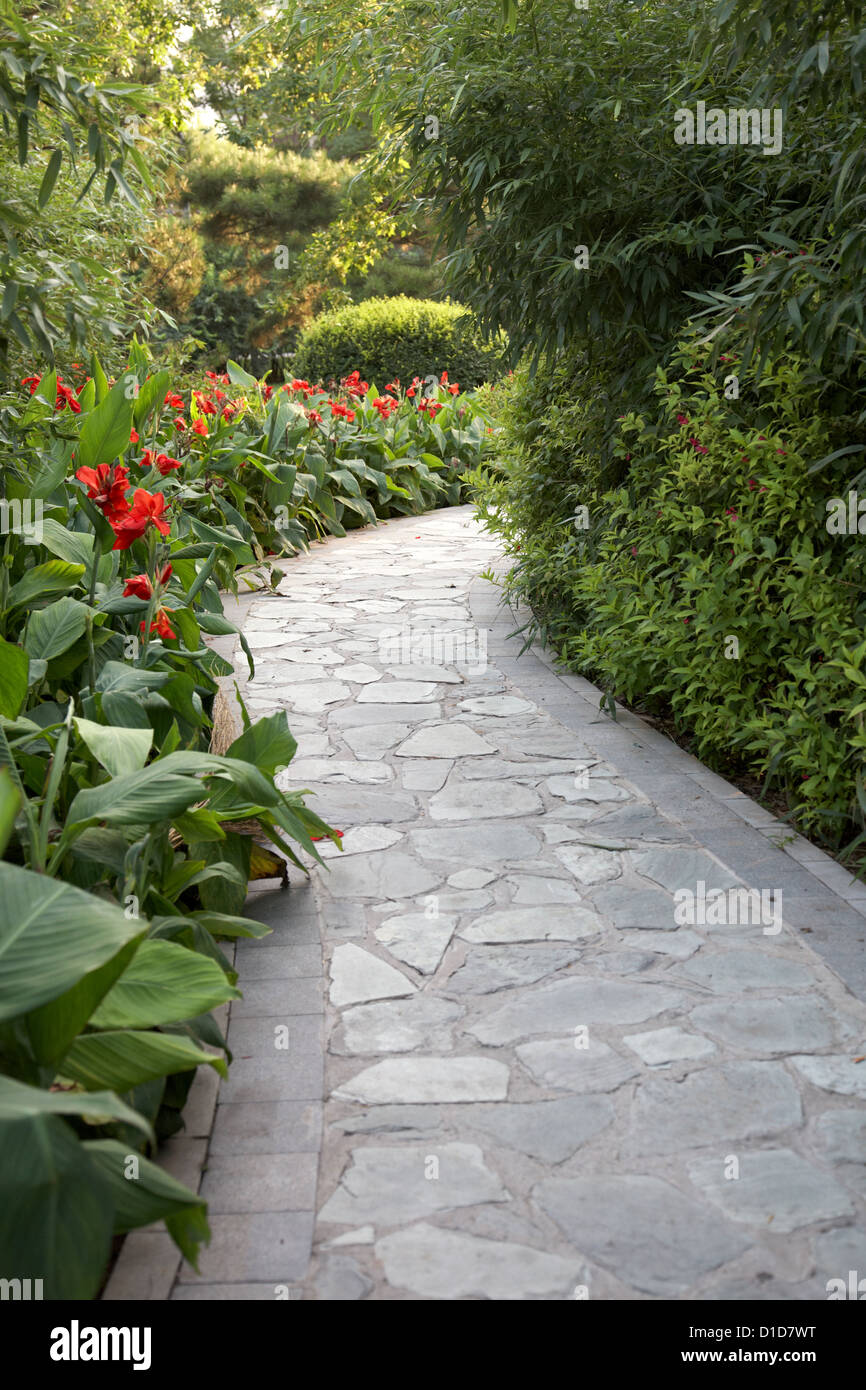 Curve path hi-res stock photography and images - Alamy