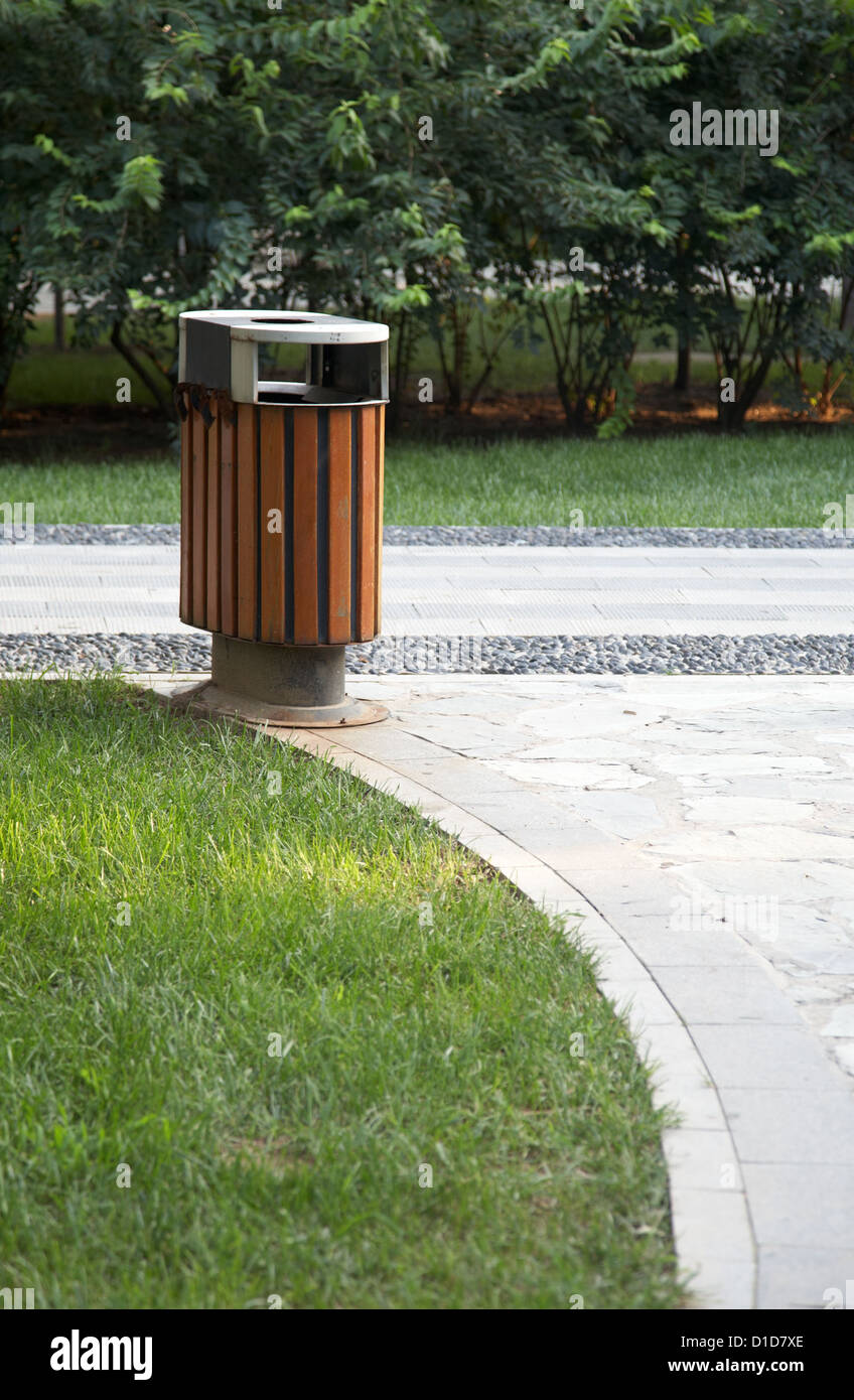 Garbage bin hi-res stock photography and images - Alamy